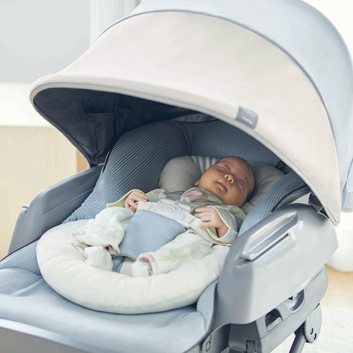 日本 Combi High Chair │ 哄睡神器│安撫餐搖椅