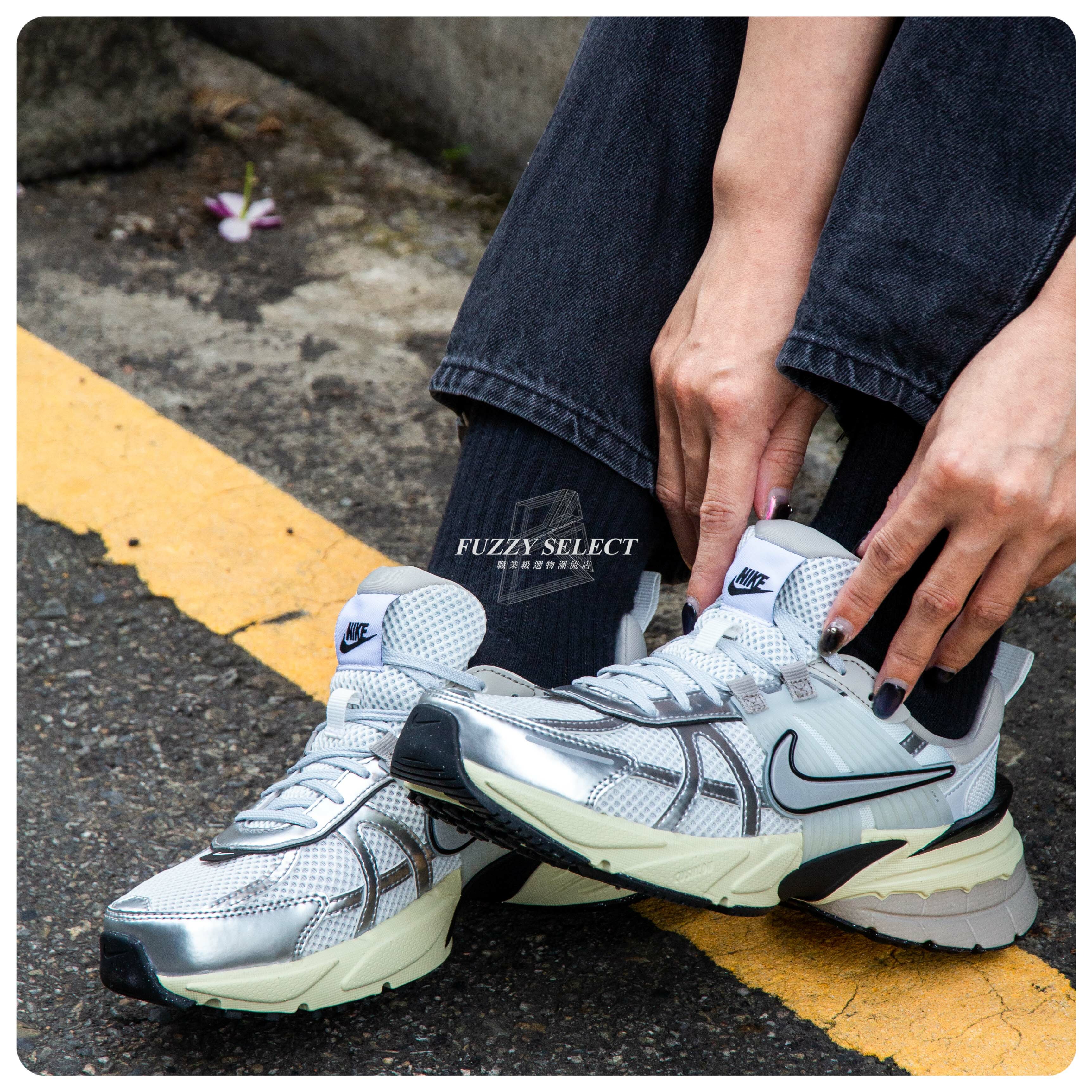 【逢甲FUZZY】W Nike V2K Run 白銀 米銀 FD0736-100