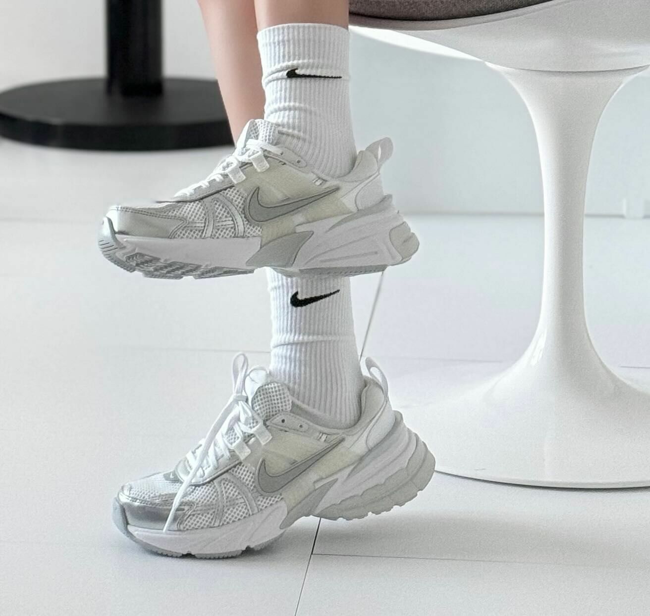 Nike - V2K - White/Silver