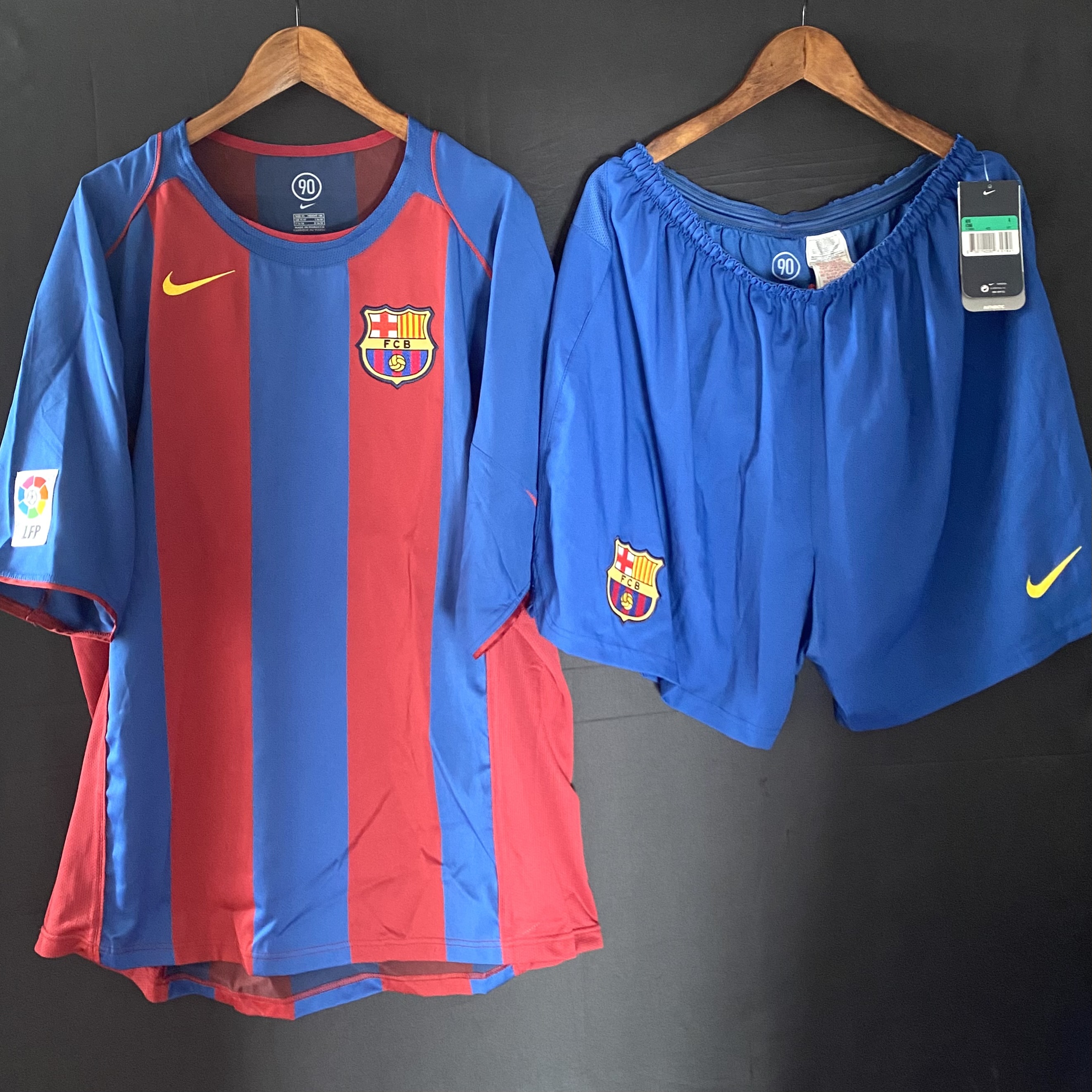 FC Barcelona 2004-2005 Nike Home Shirt and Shorts