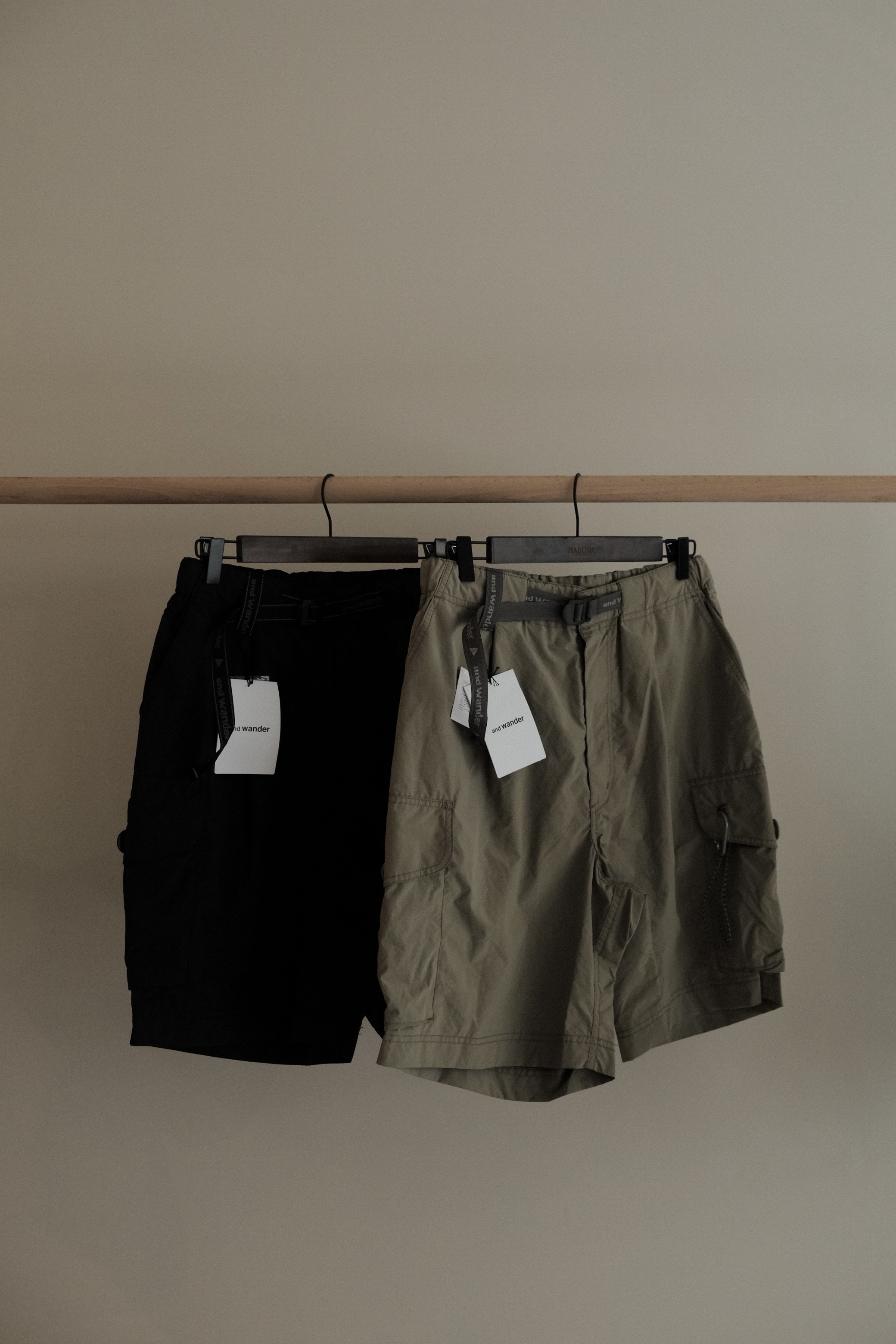 and wander - oversized cargo short pants / 2COLORS