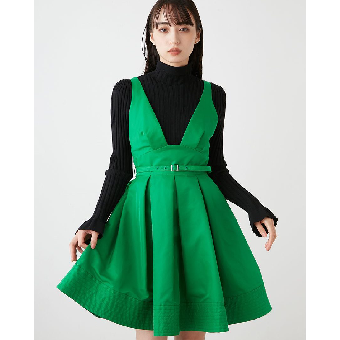 【SNIDEL】V領塔夫綢連身裙 SWFO235167