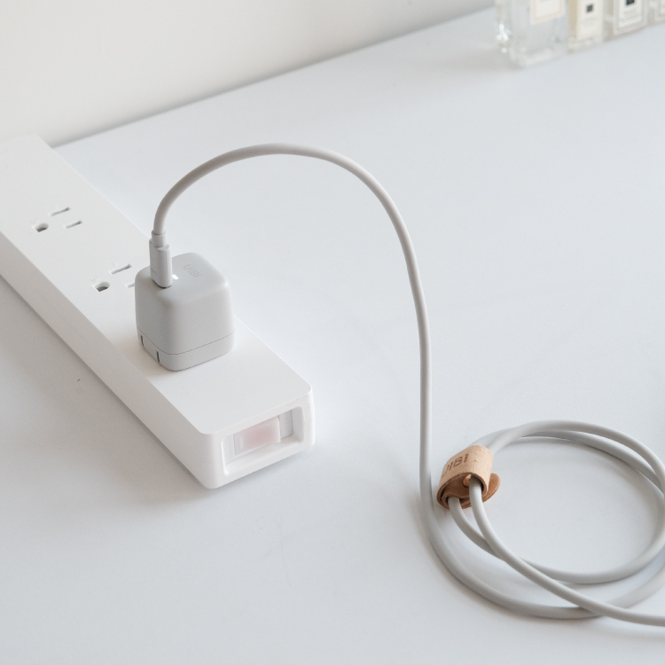 Onemore-UIBI 20W 迷你快充-山脈灰