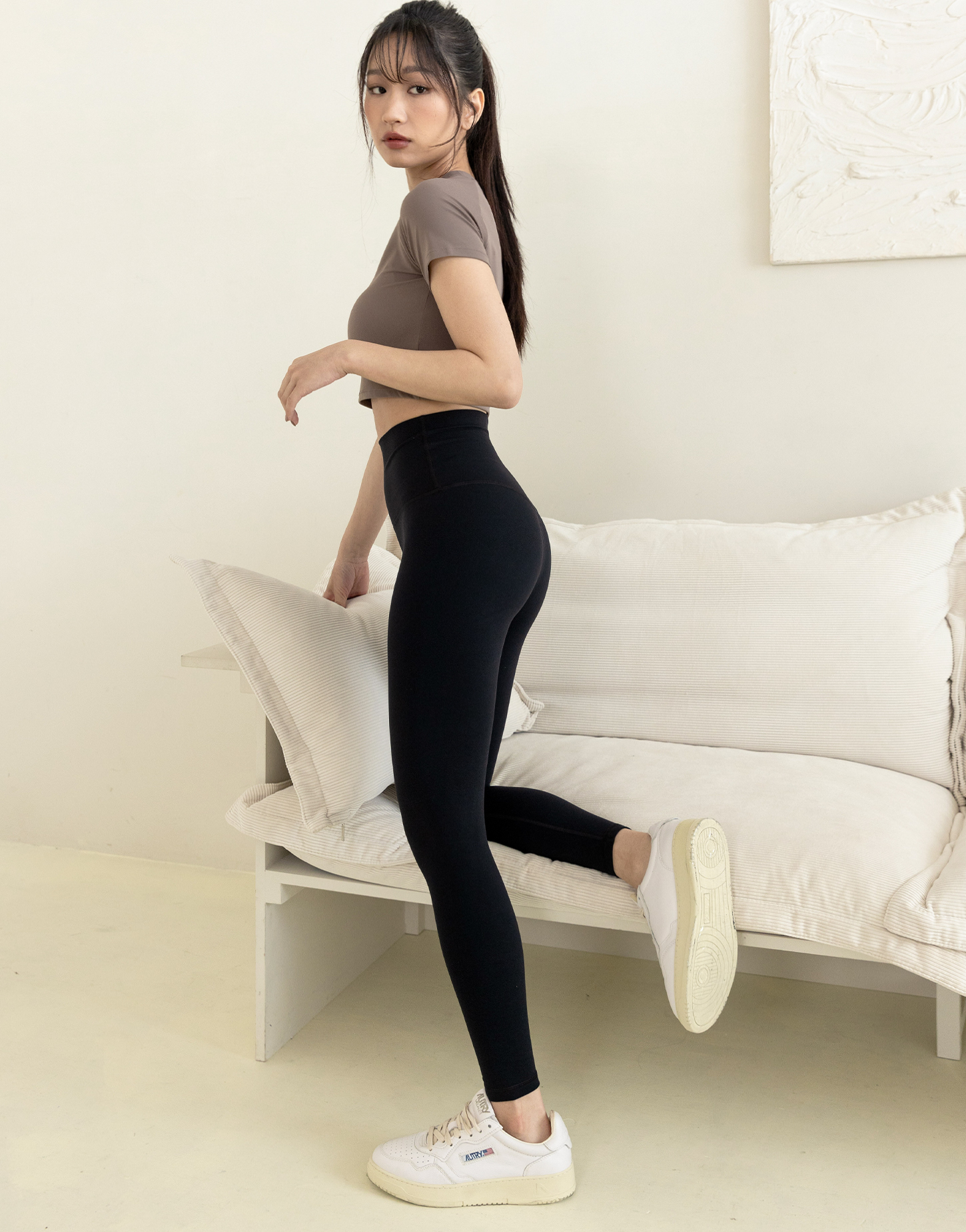 SOFT-LUX 超高腰深V美臀褲 - 修身黑