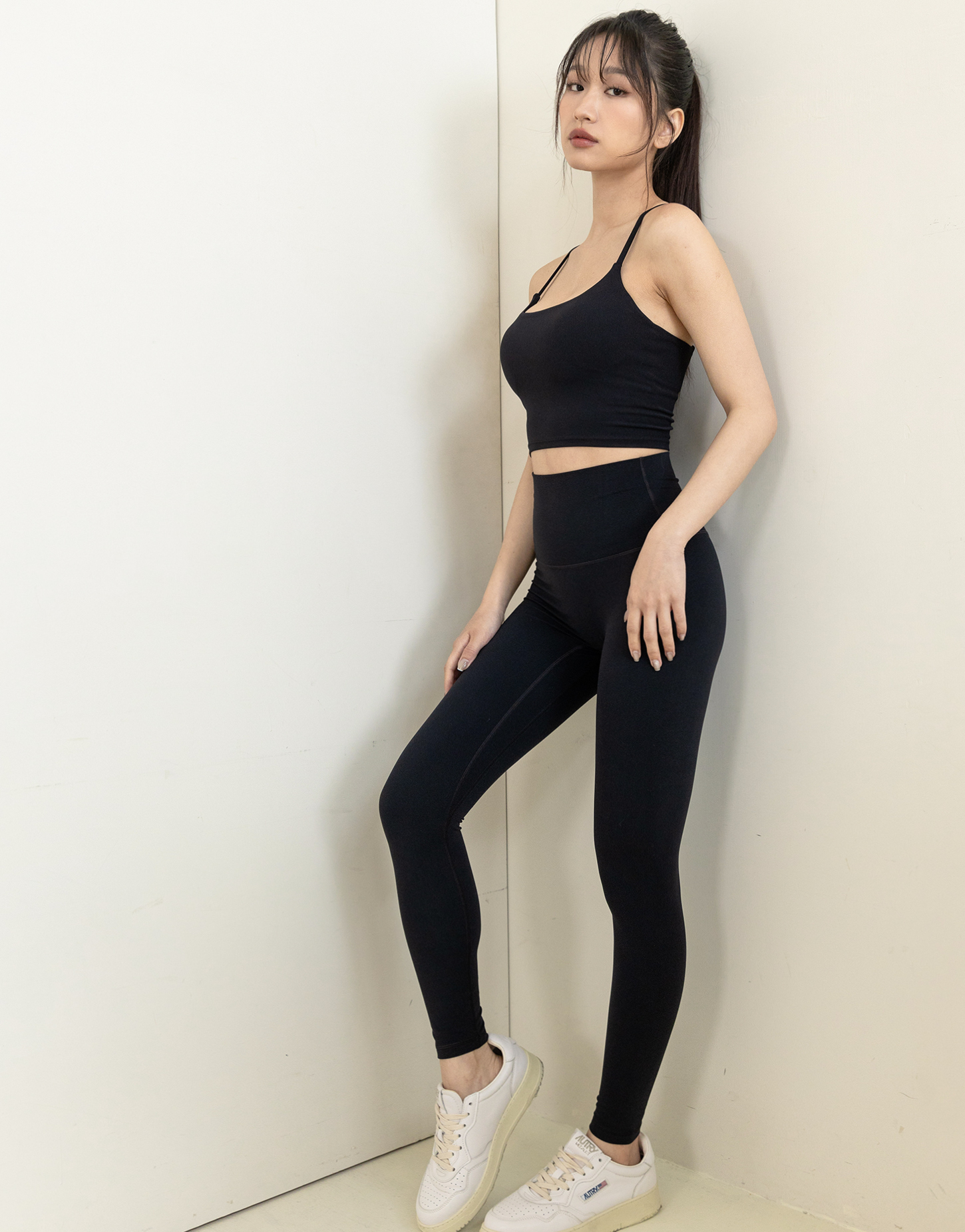 SOFT-LUX 超高腰深V美臀褲 - 修身黑