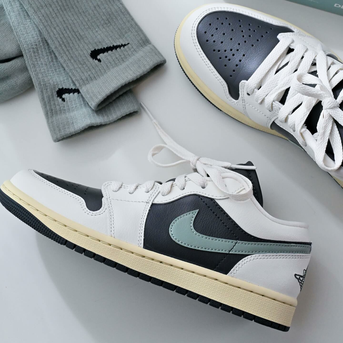 Air Jordan 1 Low - Jade Smoke