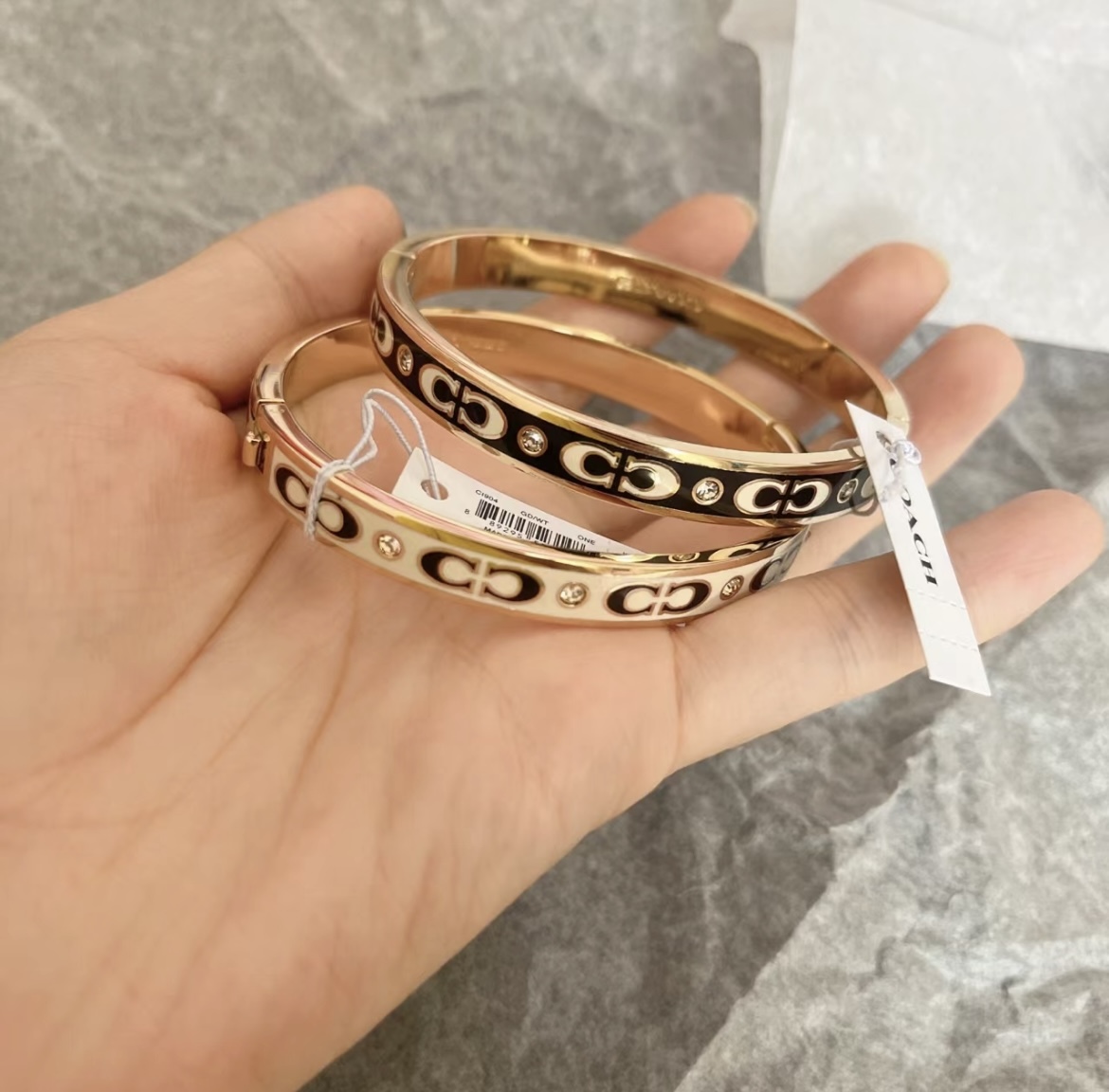 COACH SIGNATURE ENAMEL BANGLE