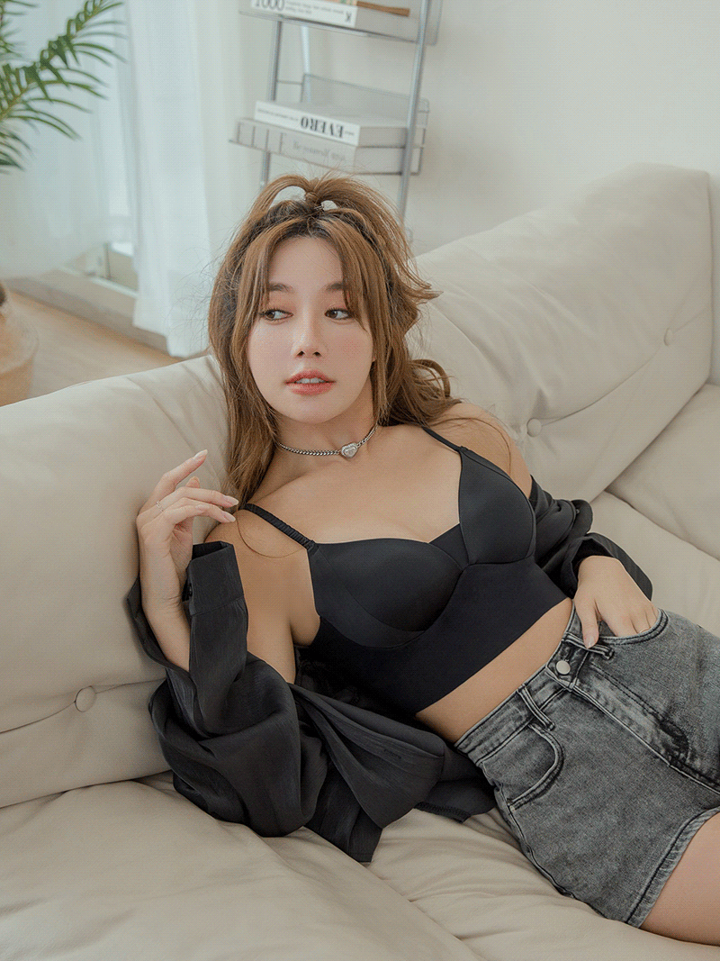 MANDO-性感遙遙領先；光澤短版BraTop小可愛 兩色-