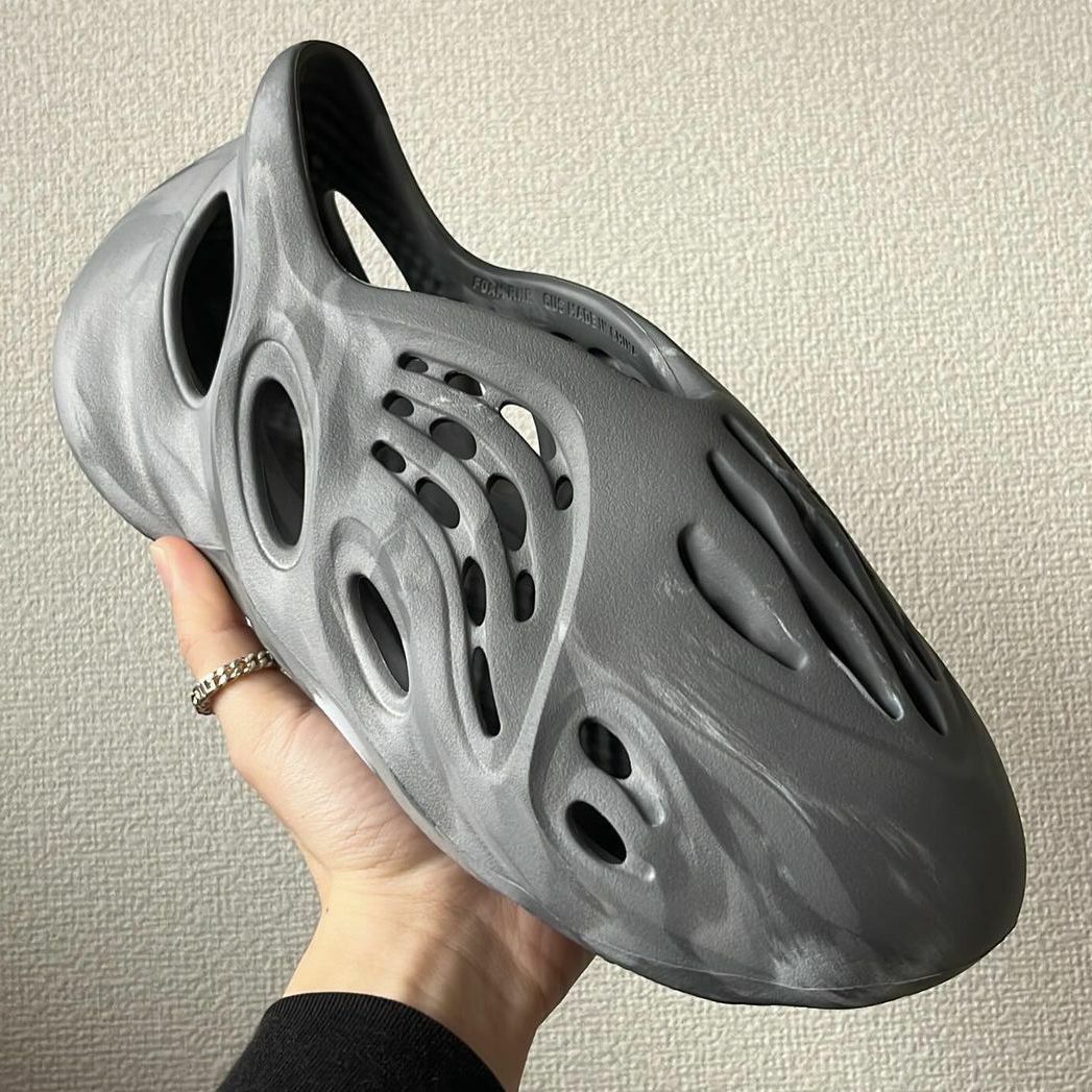 ADIDAS YEEZY FOAM RUNNER MX GRANITE 男鞋 IE4931
