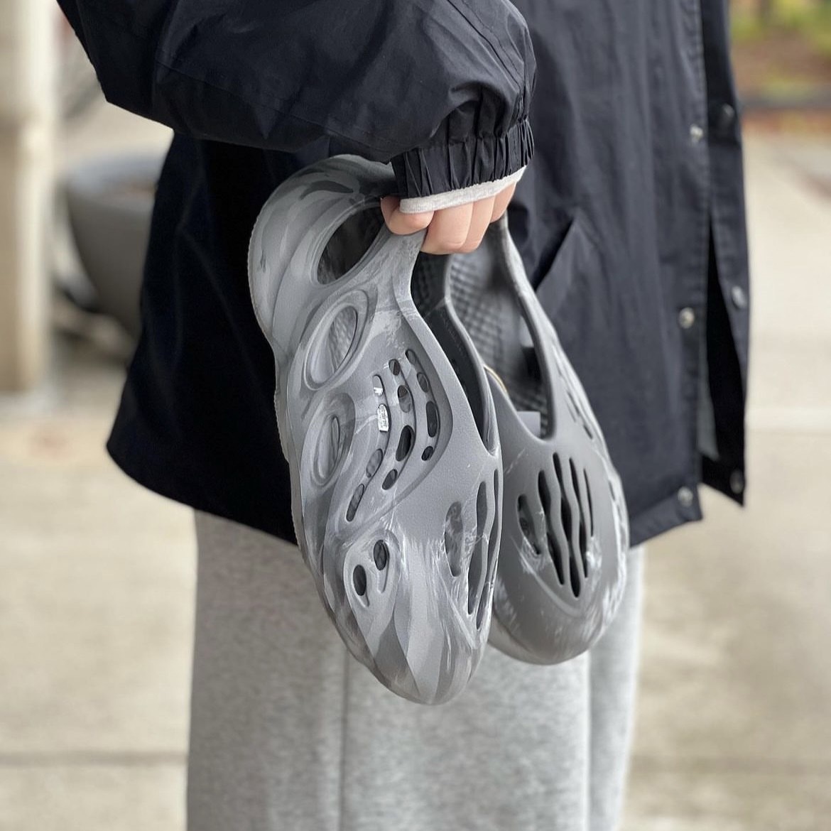 Adidas YEEZY Foam Runner Mx Granite 水泥灰 IE4931