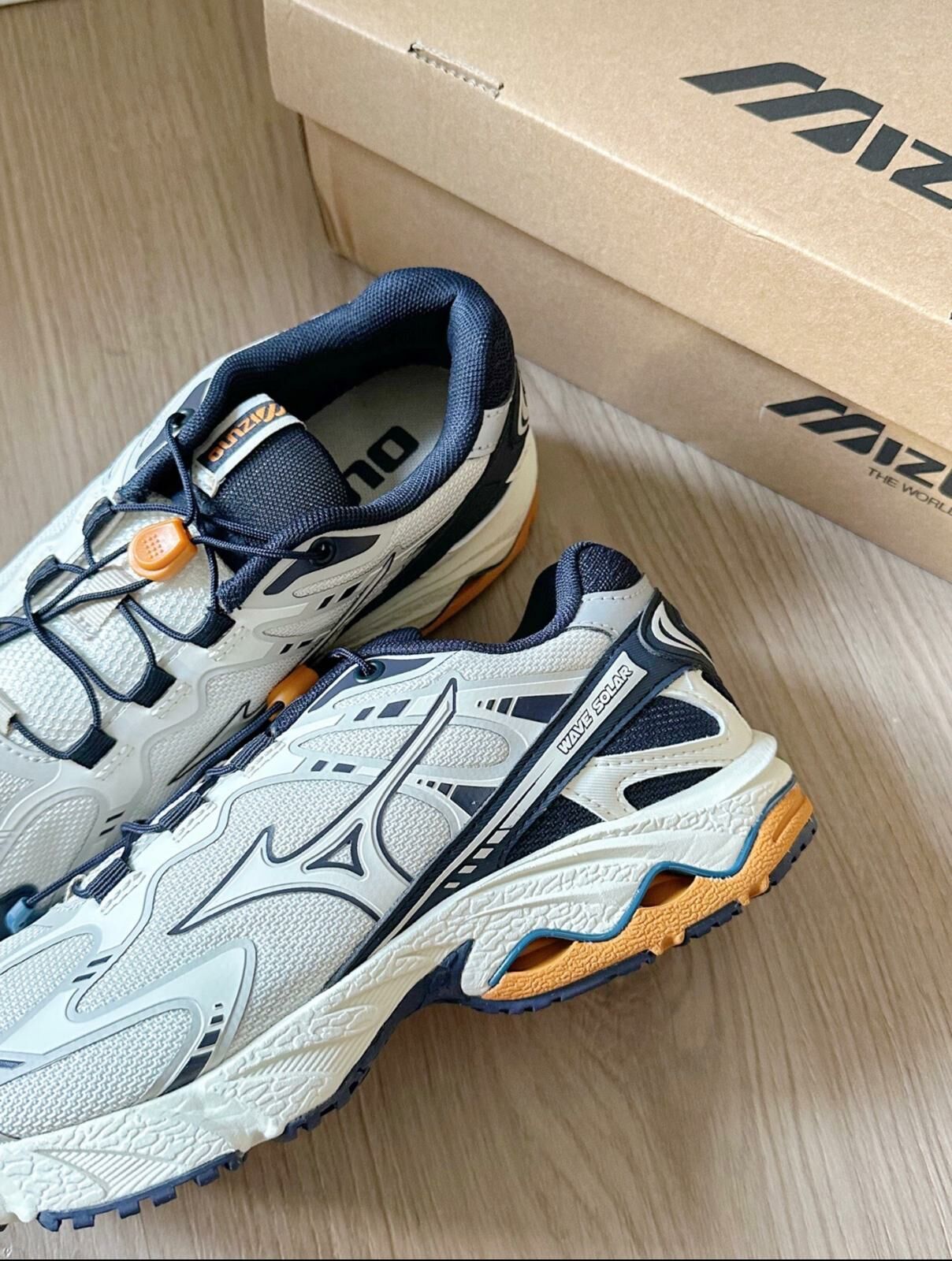MIZUNO WAVE SOLAR V2 CASUAL D1GH231806 $599 EUR36.5/37/