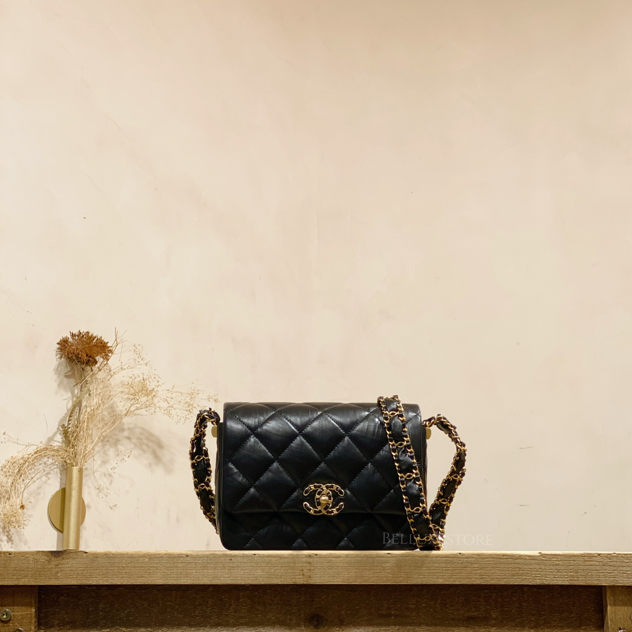 [Brand new] Chanel 23K flap bag lambskin black/gold