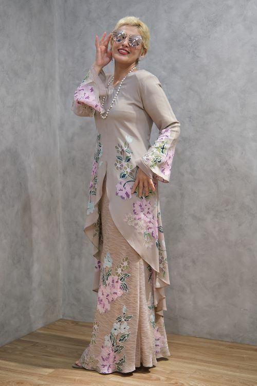 Exclusive Hand-Drawn Batik Kebaya Modern Fishtail-LZ432