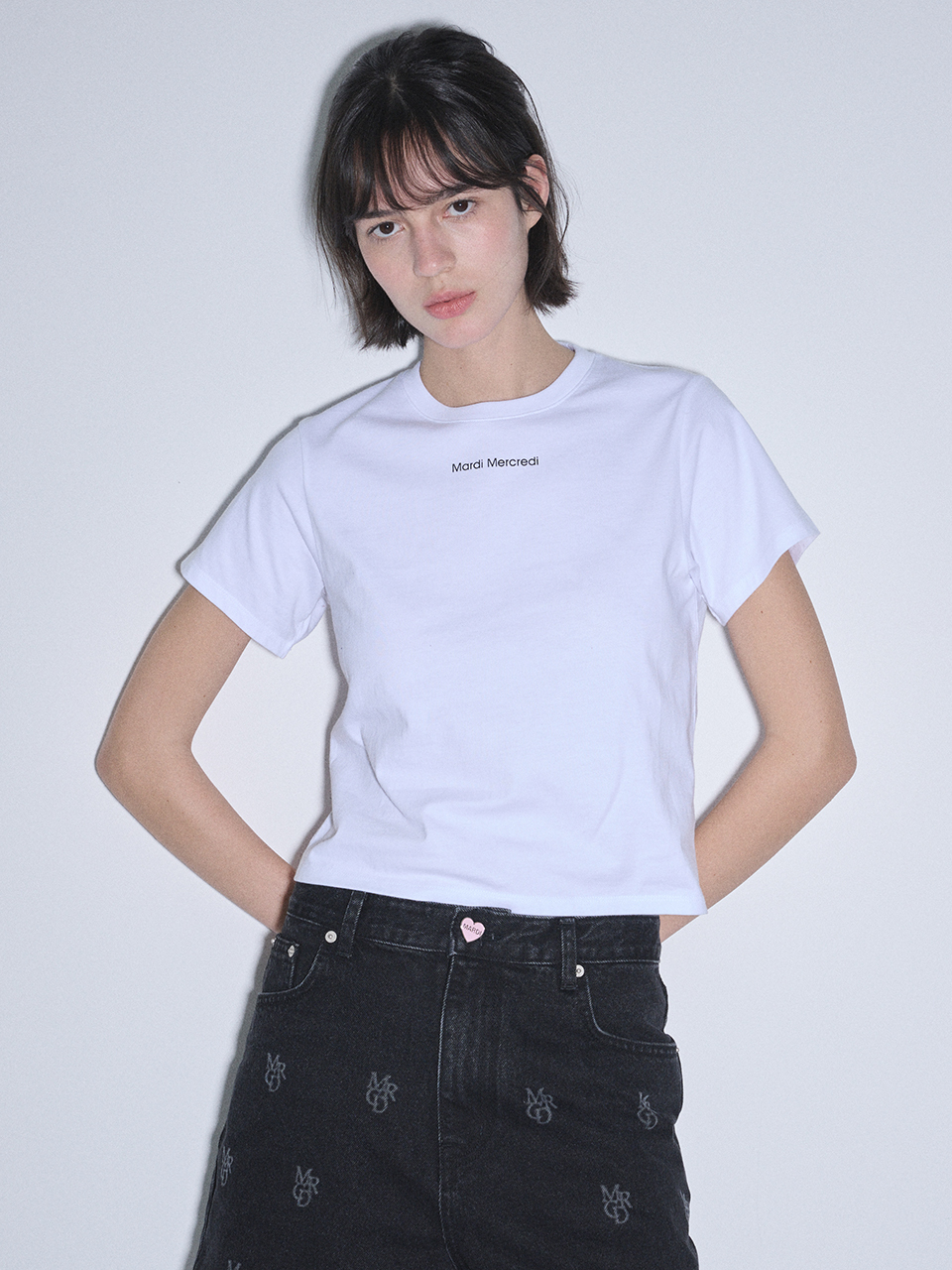 MARDI MERCREDI - SLIM TSHIRT LOGO ESSENTIAL *WHITE BLAC