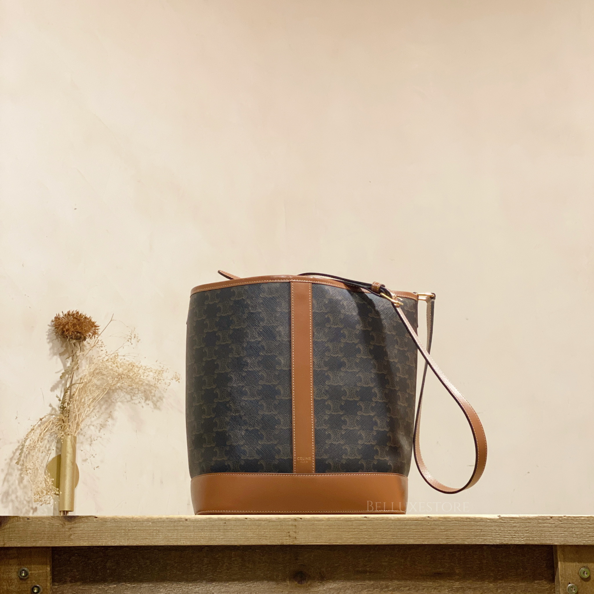 [Pre-owned] Celine triomphe bucket tan