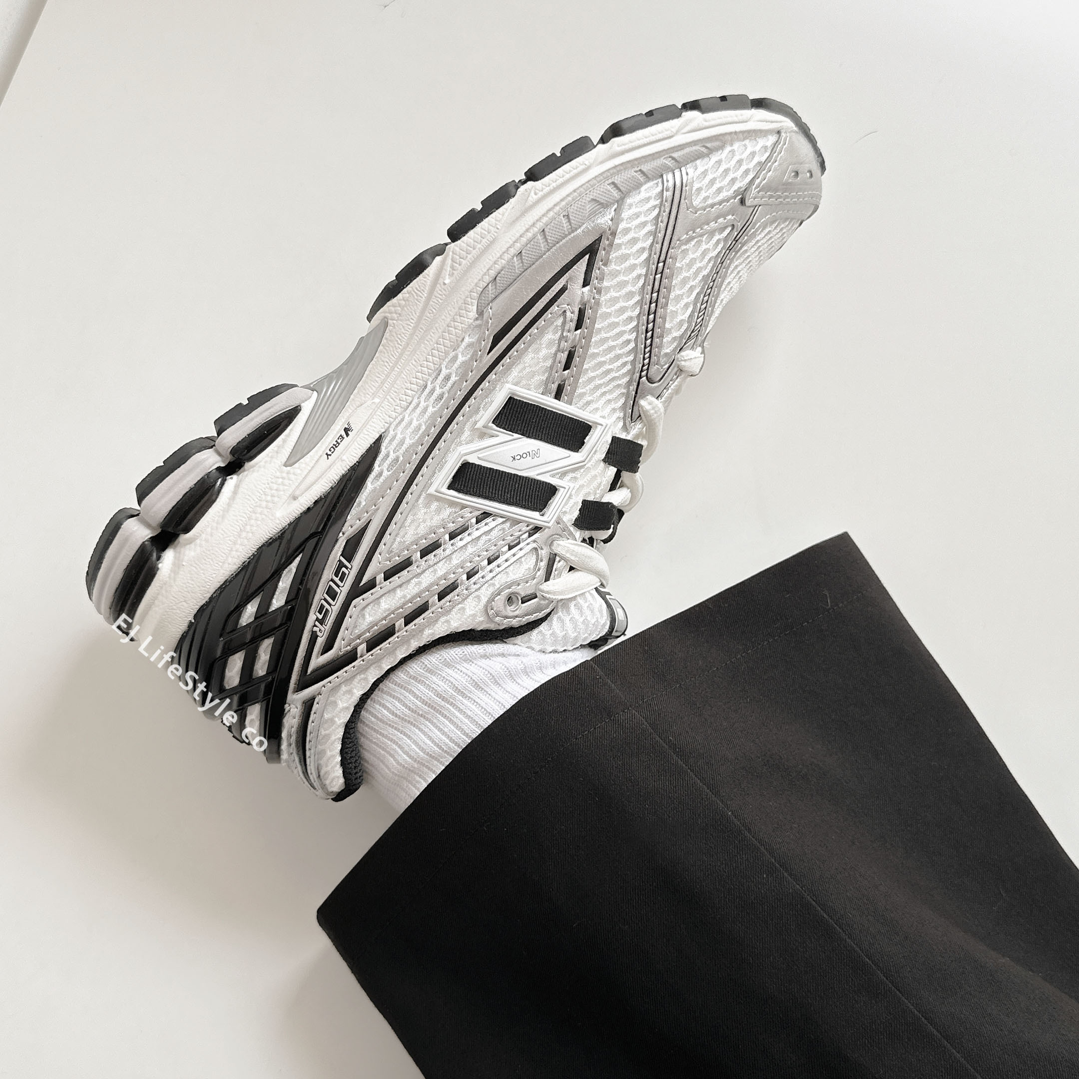 NEW BALANCE 1906R IU代言款 奶油黑銀 黑色 銀色 奶油白 男鞋 M1906RER