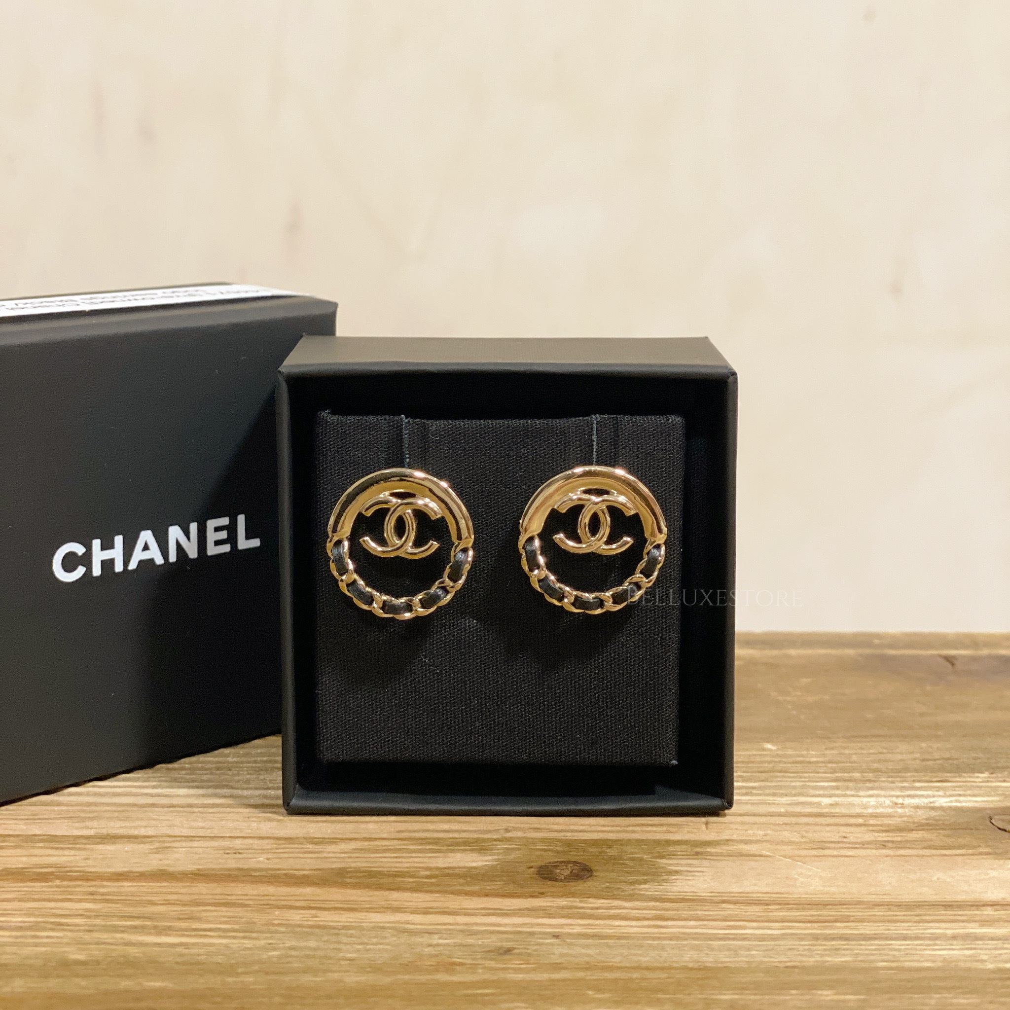 [Pre-owned] Chanel circle cc logo earrings Black/ gold