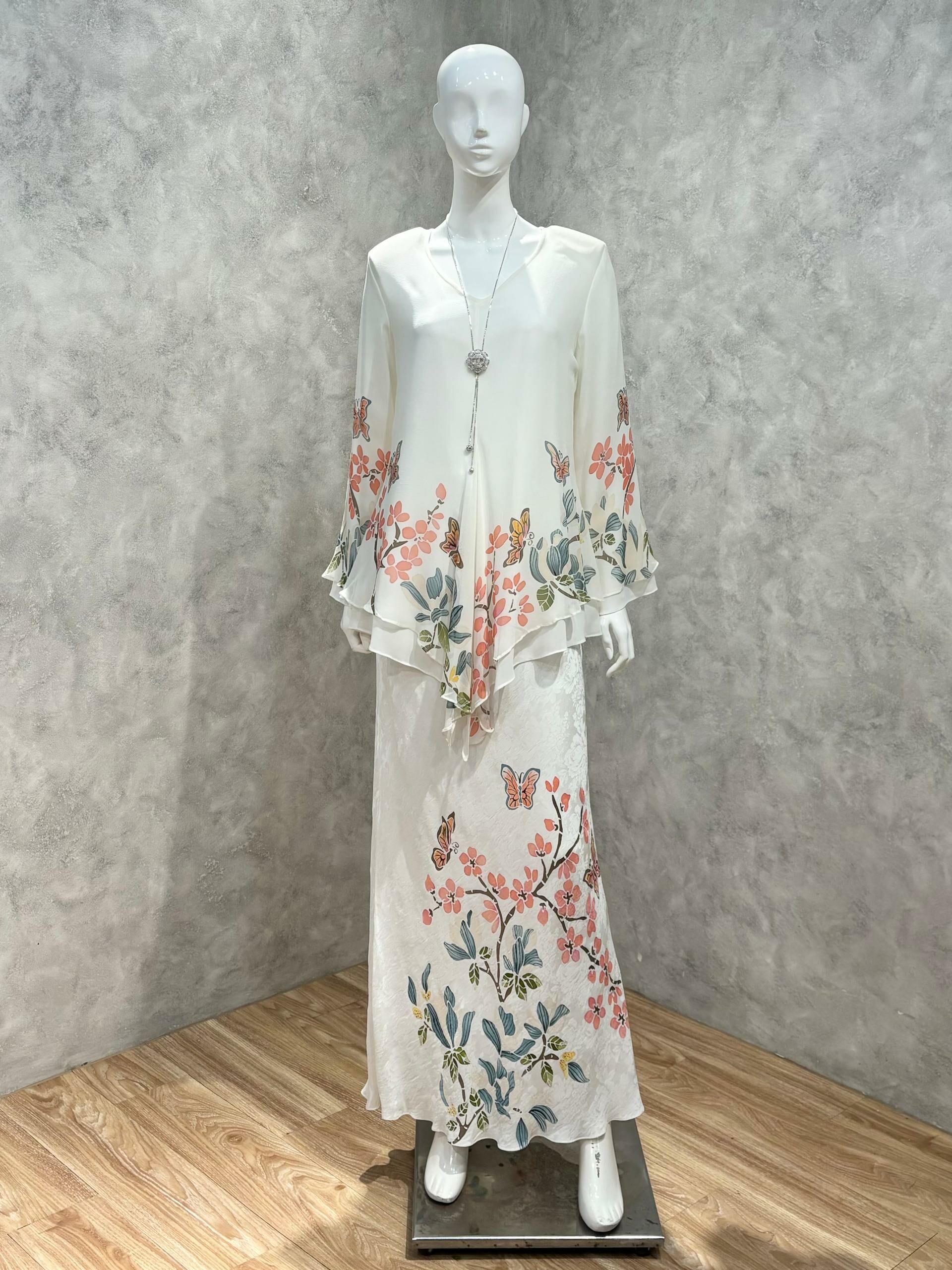 Exclusive Hand-Drawn Batik Kebaya Modern Fishtail-LZ432