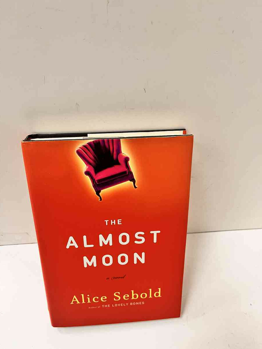 【贈酷卡】近月(英文) #The Almost Moon【P-D2307】