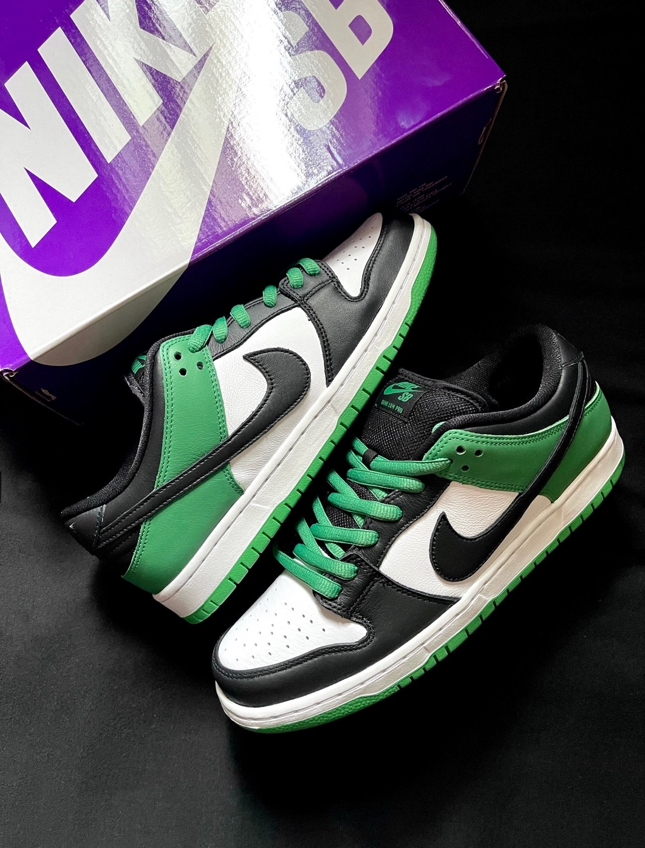 NIKE SB DUNK LOW CLASSIC GREEN BQ6817-302