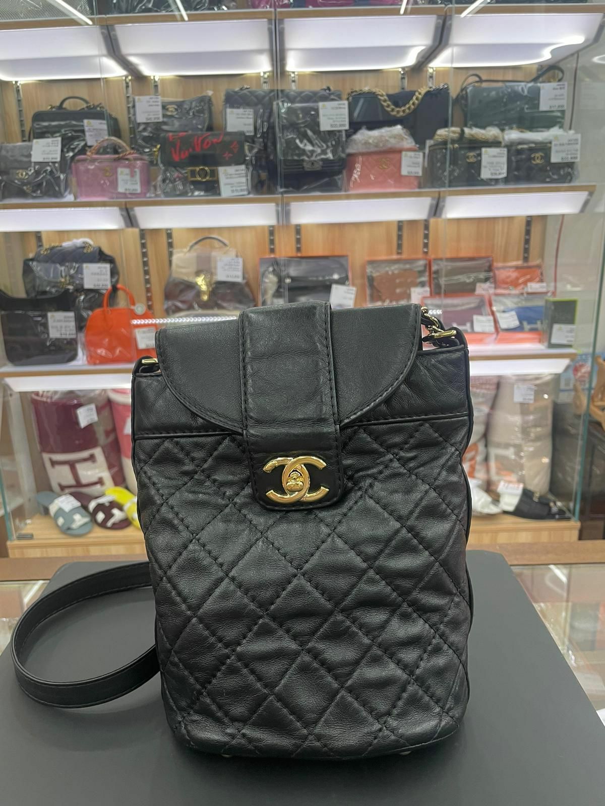 【Preloved 二手】AK127) CC 小牛皮黑金 斜孭袋 27卡 外88-90New, 內88New