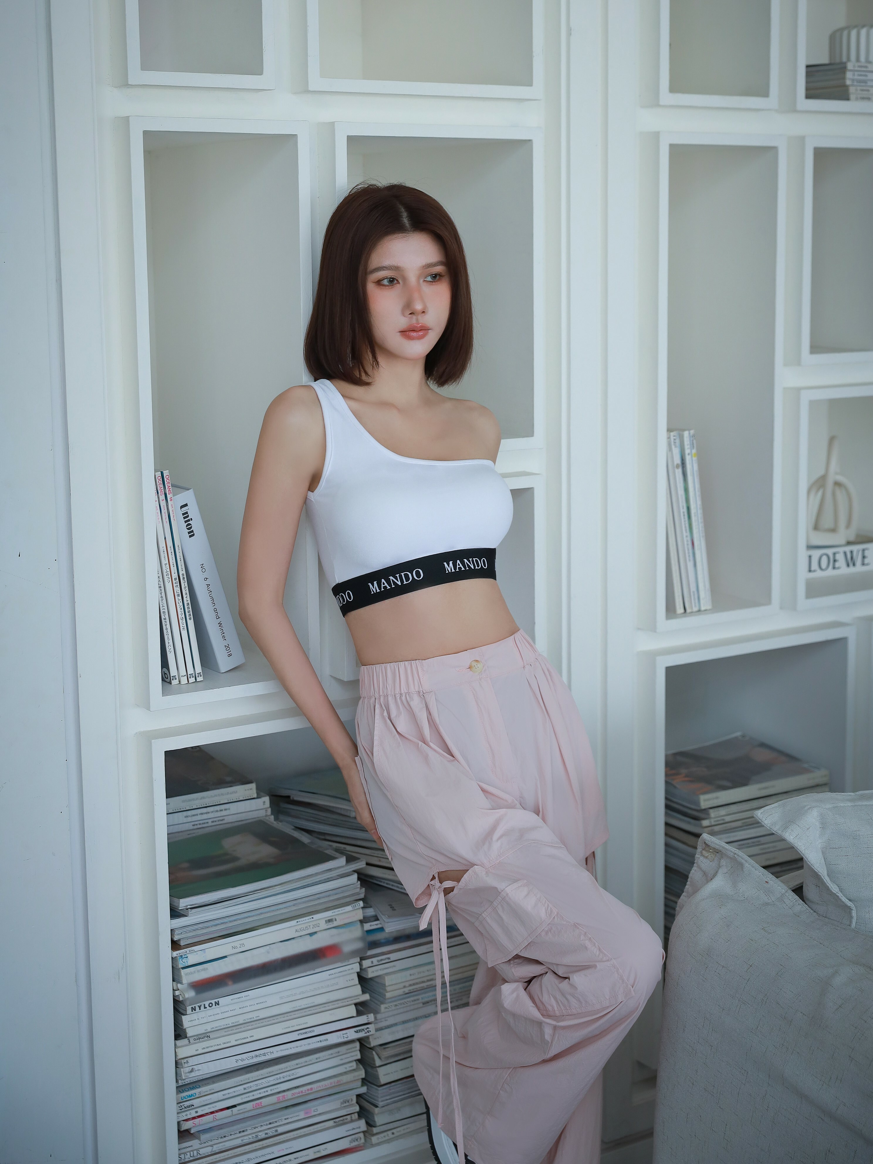 MANDO-Mando品牌系列；短版單肩綁帶BraTop 三色-就是要讓妳的美毫無爭議！