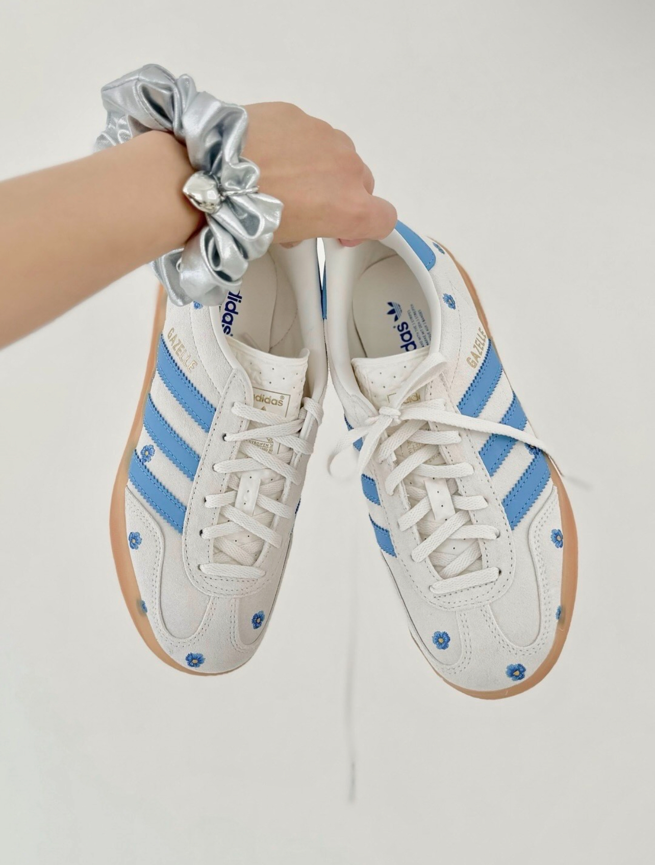 ADIDAS GAZELLE INDOOR LIGHT BLUE FLORAL IF4491