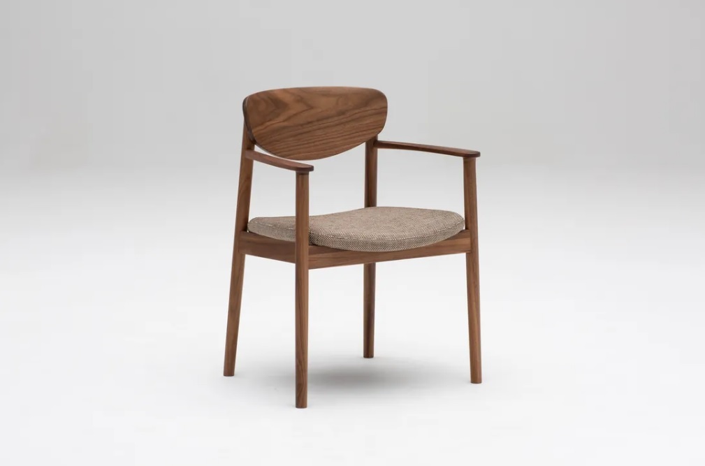 Karimoku CW56 坐墊餐椅 (長扶手款)