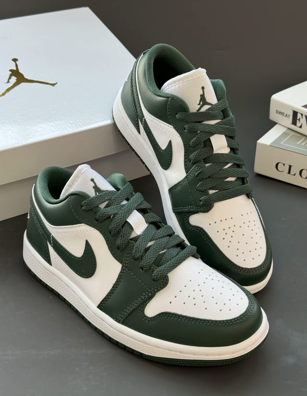 JORDAN 1 LOW OLIVE GALACTIC JADE DC0774-113