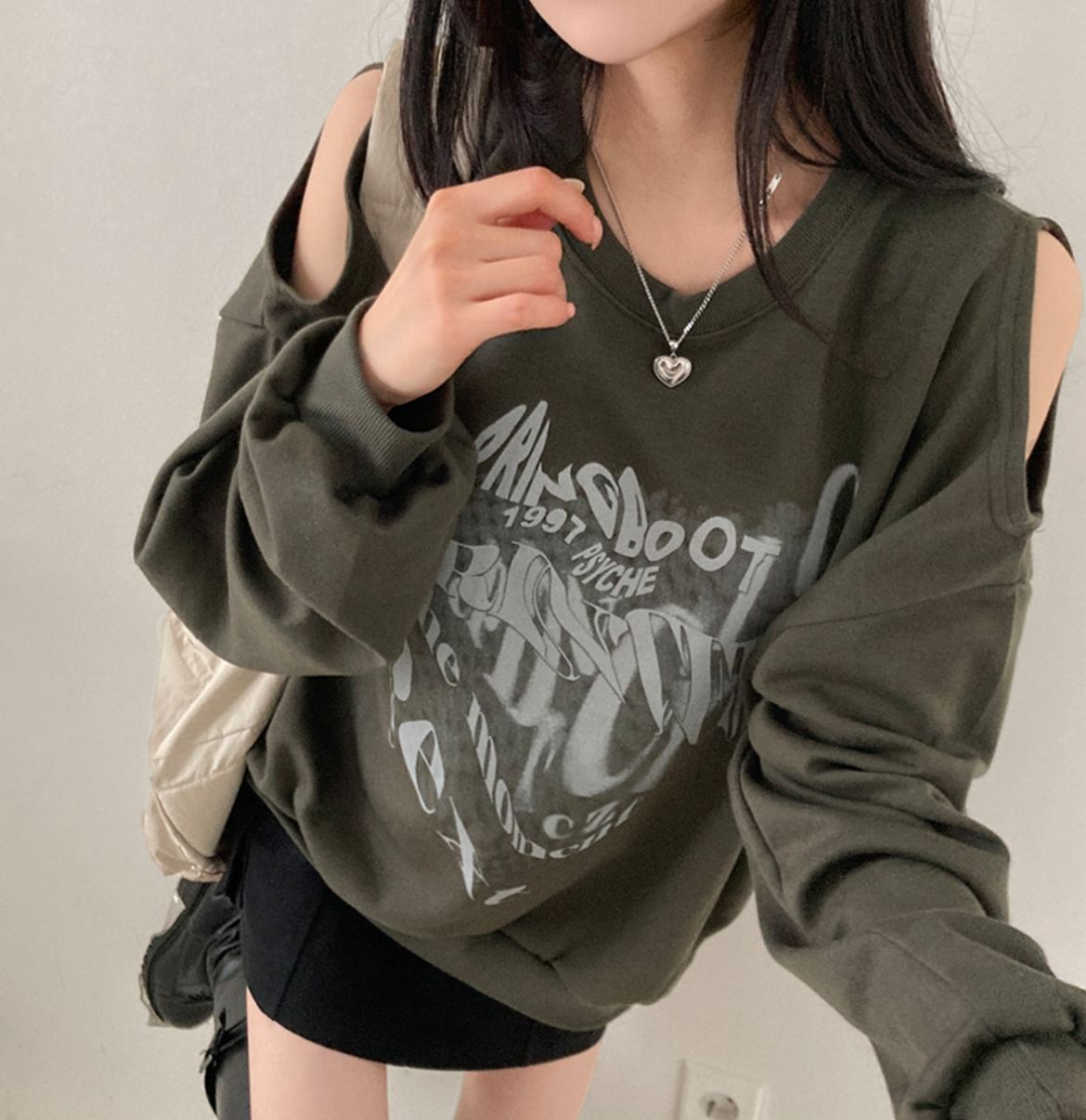 KR GRAPHIC OFF SHOULDER MTM (4 COLORS)