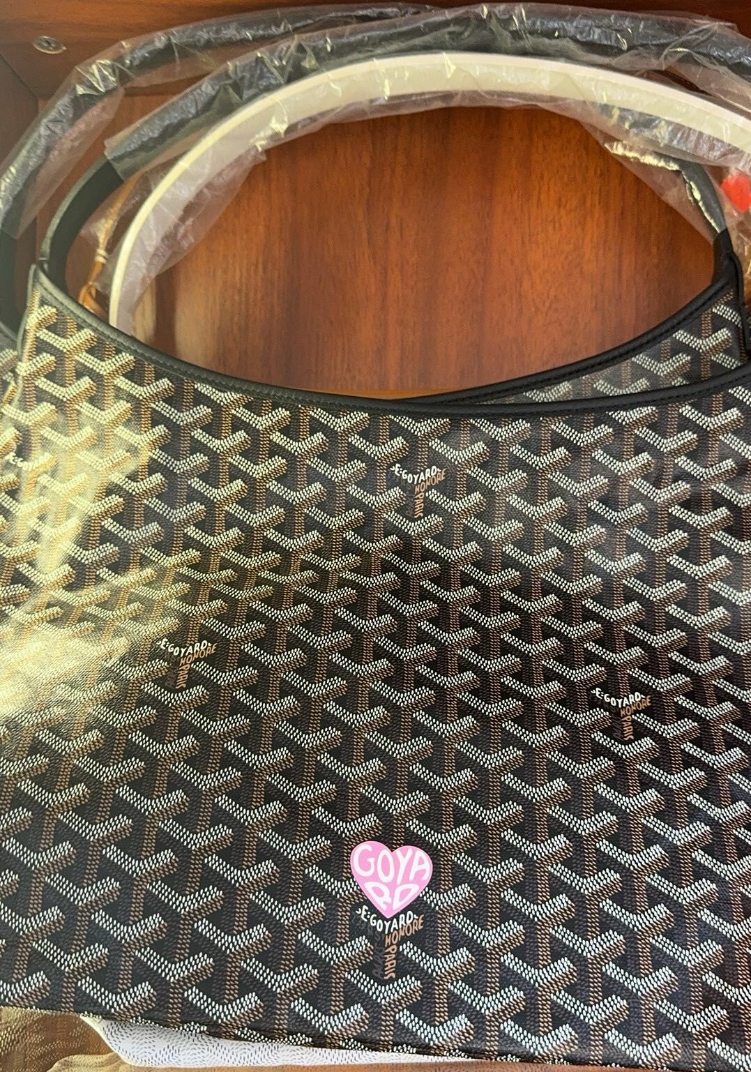 Goyard hobo black with pink heart -M