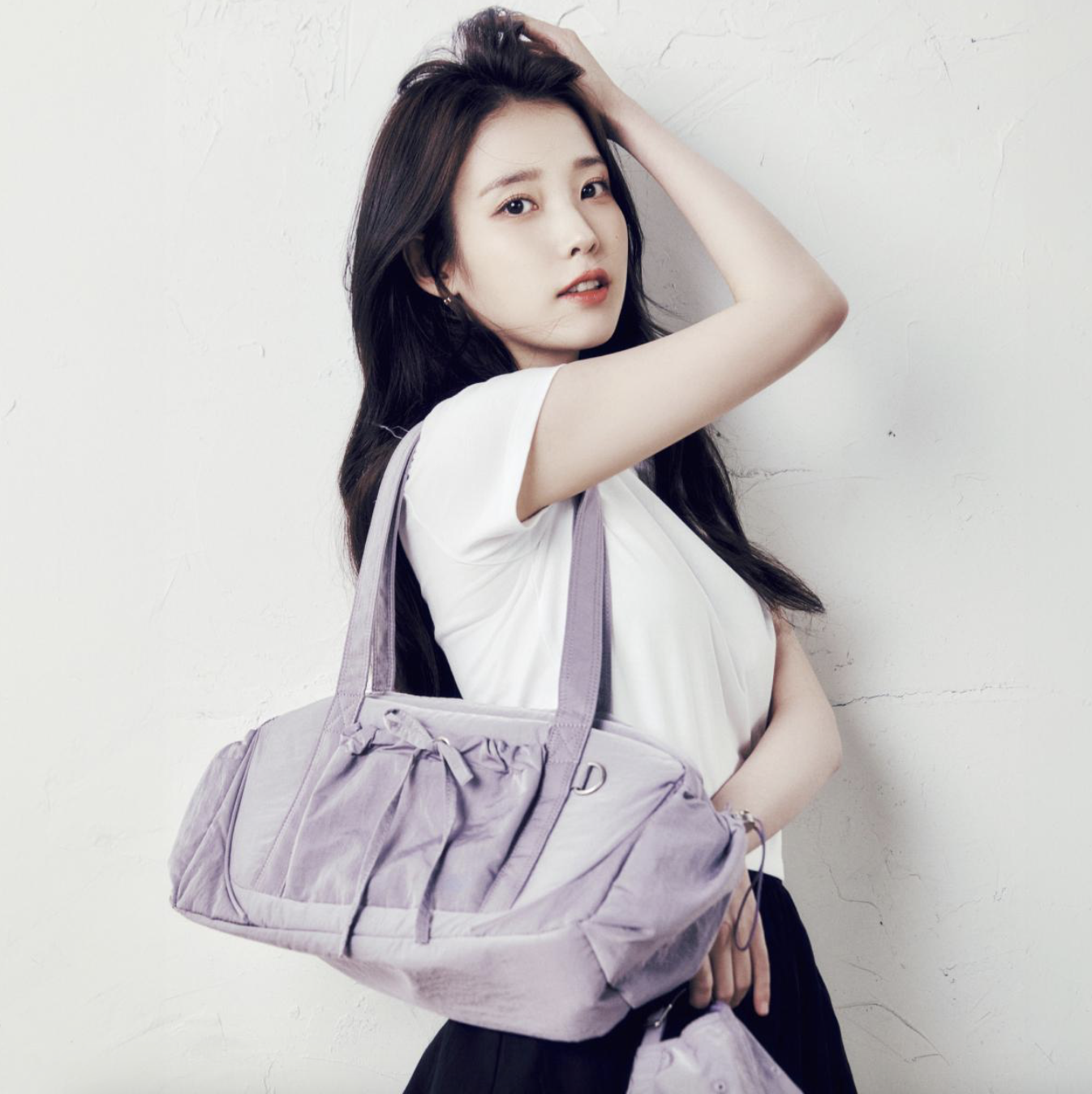 【New Balance】IU x Glossy Ribbon Duff Bag