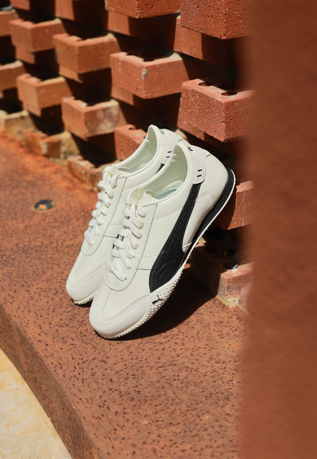 PUMA BELLA UT WHITE BLACK 402186-01