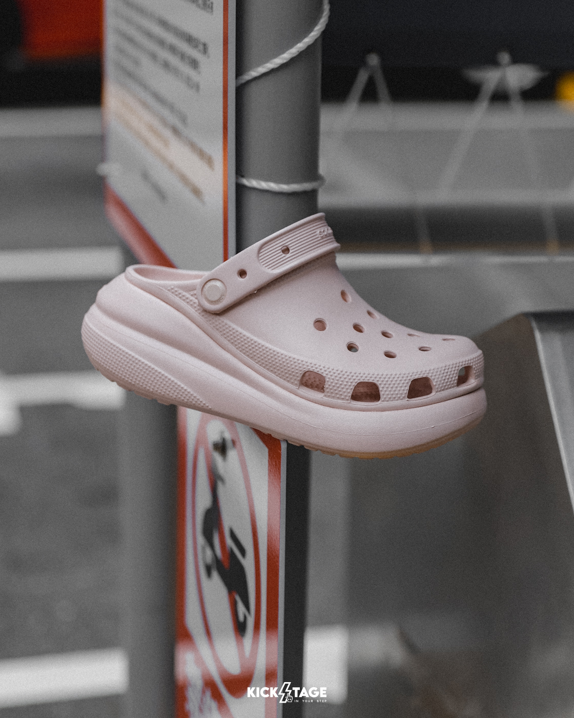 CROCS CLASSIC CRUSH CLOG 粉色 經典 厚底 泡芙 洞洞鞋【207521-6UR】