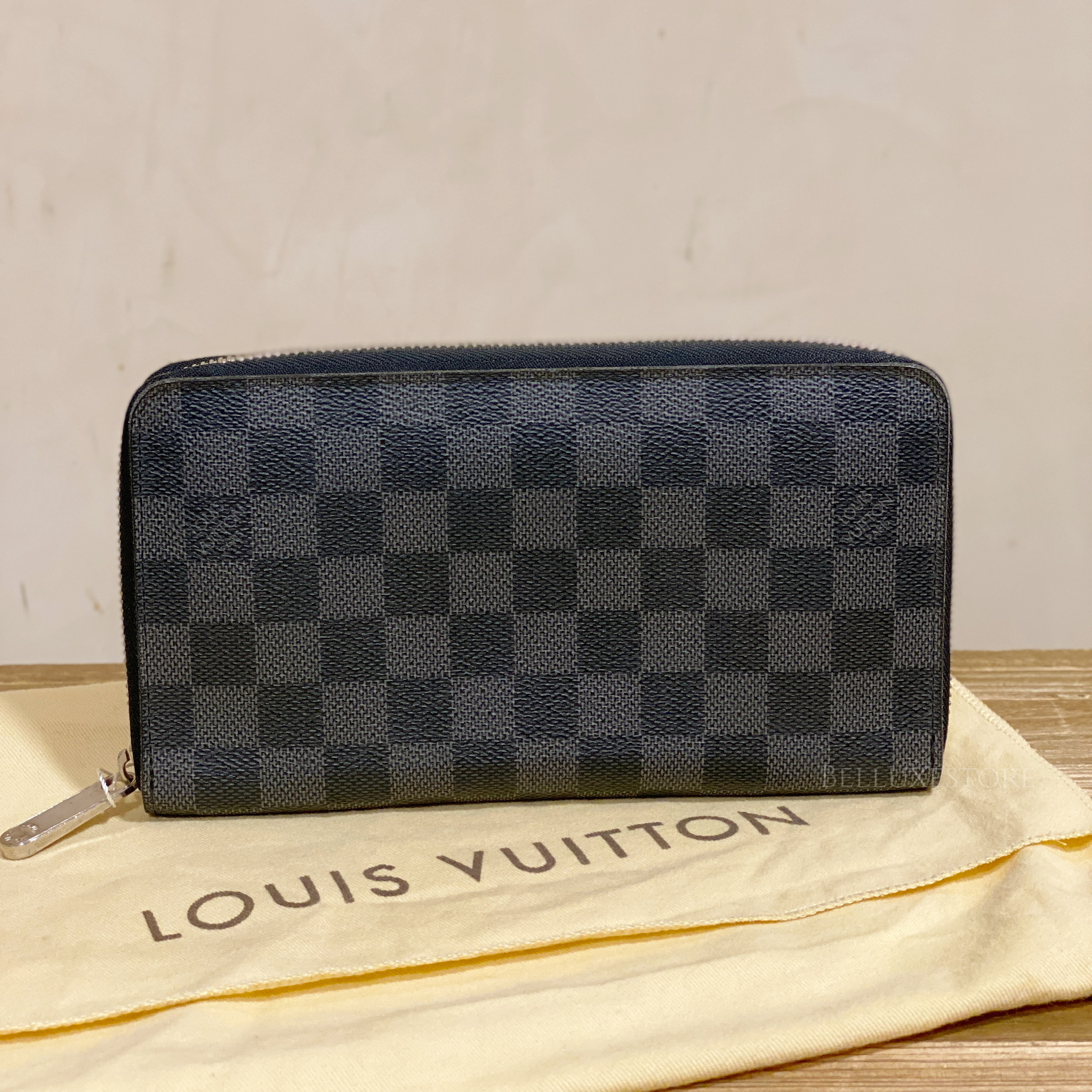 [Pre-owned] LV zipped long wallet black