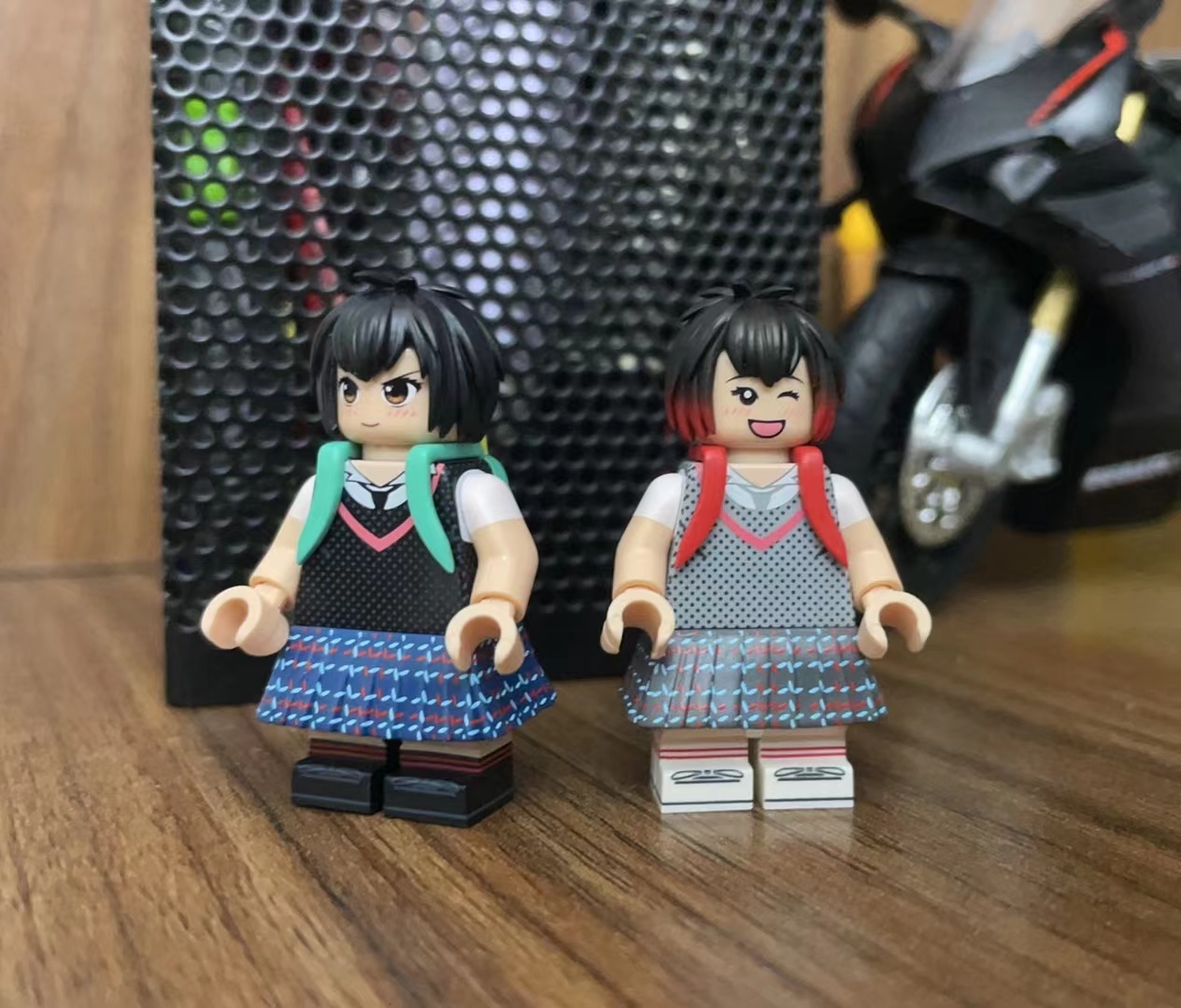 【Mr J Brick x Tracyminifigs】Peni Parker (Variant Red Li