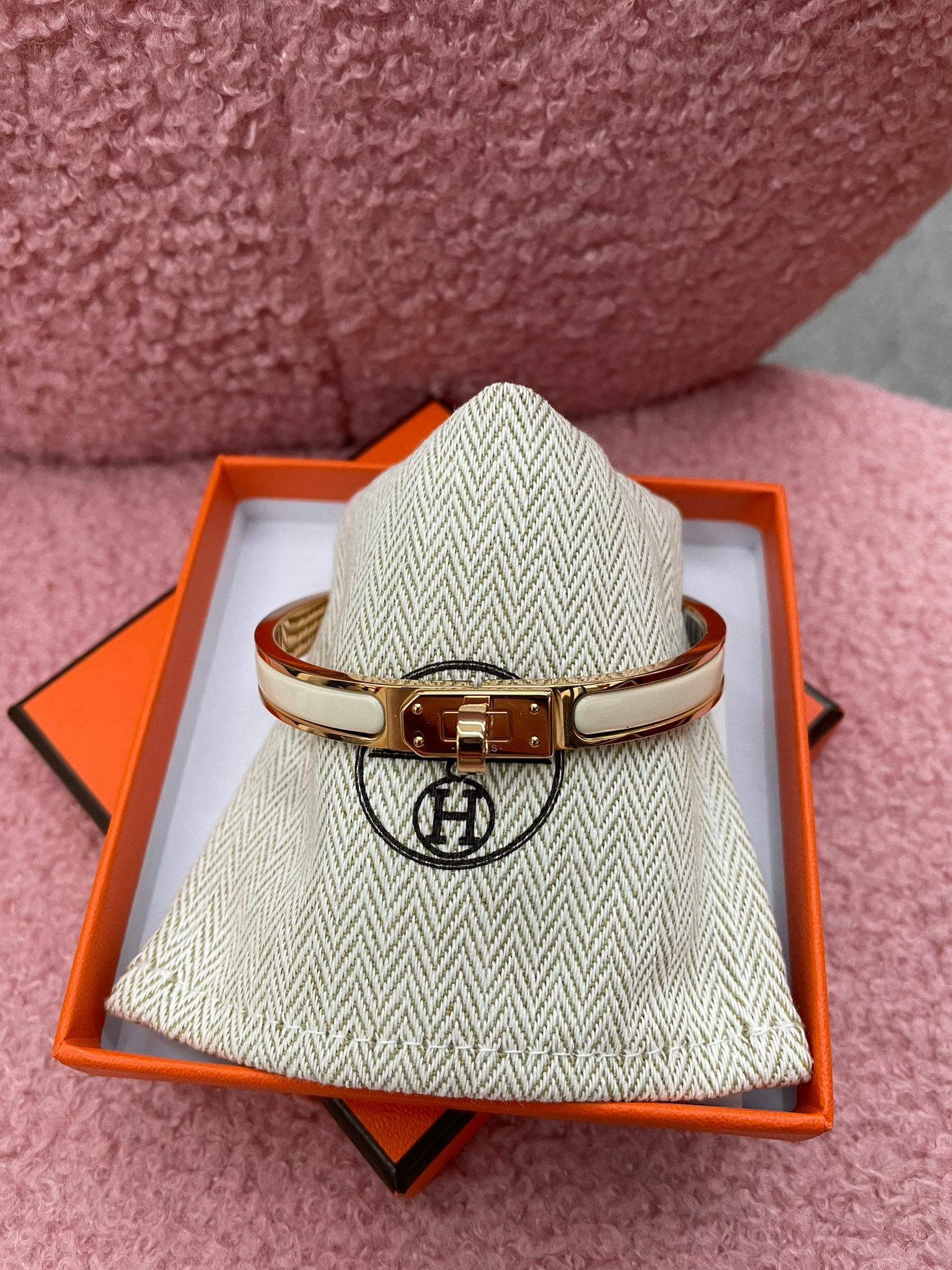 【全新貨品】AE184) H Mini Clic Kelly 手鐲 ,奶油白x金 GM size