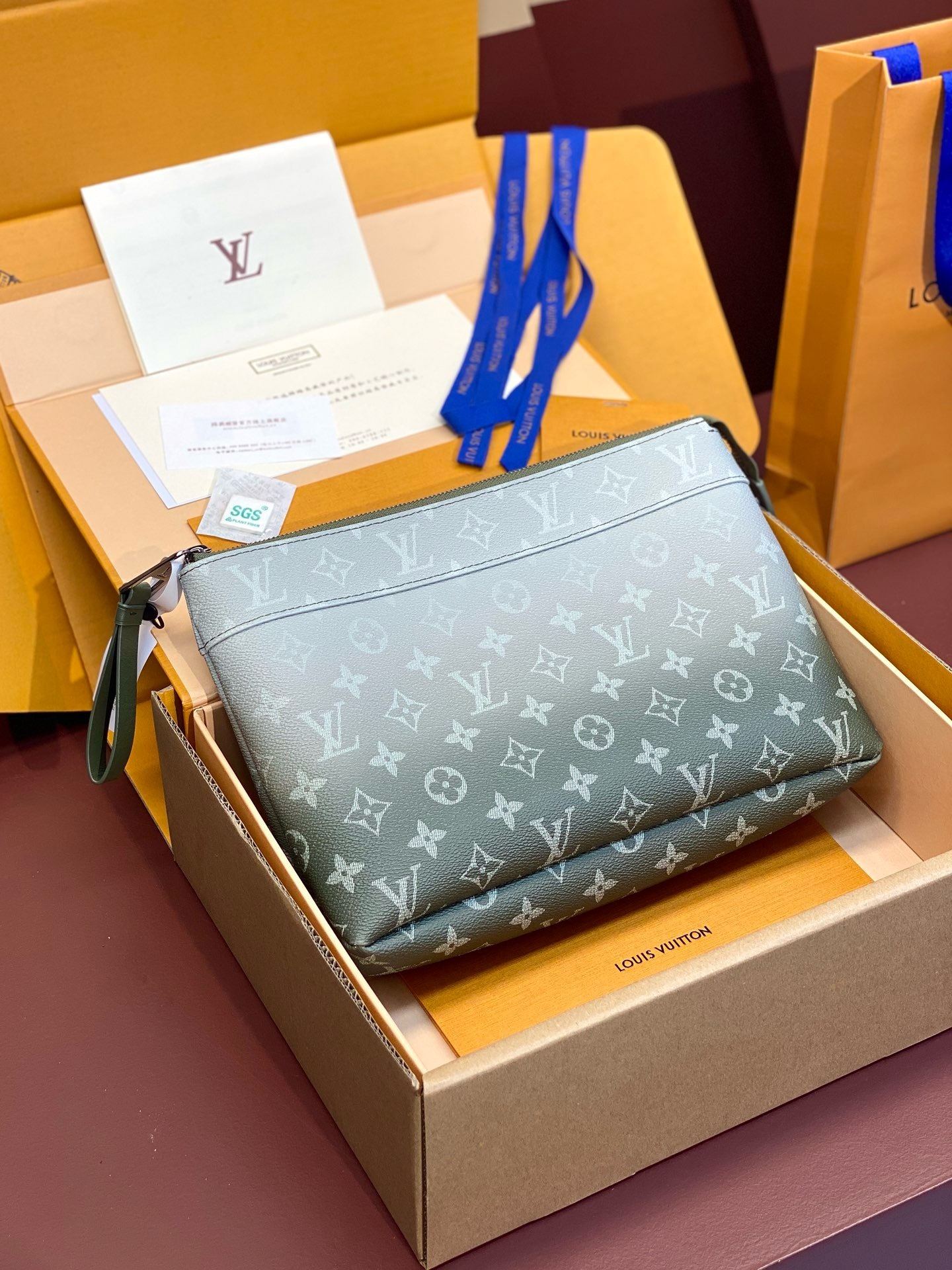 LV POUCH