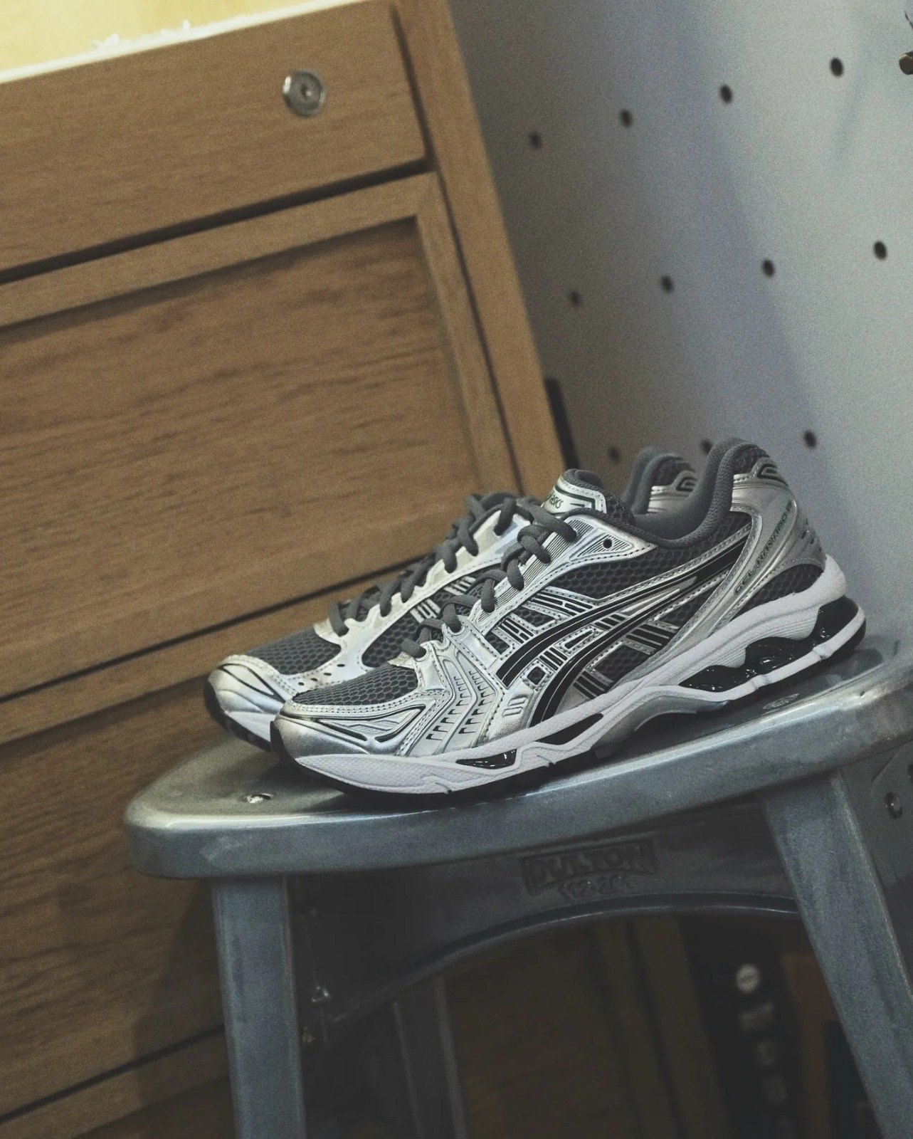 ASICS GEL-KAYANO 14 METROPOLIS JASPER GREEN 1203A537-02