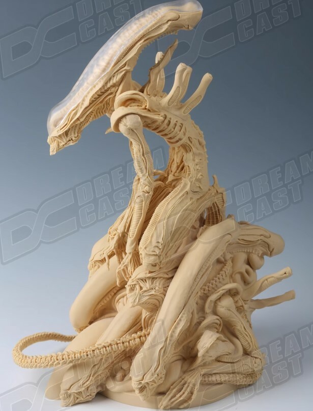 Unpainted and unassembled 35cm high alien pile, resin k