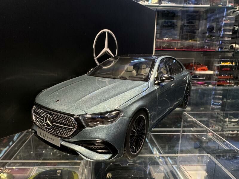 iScale Mercedes-Benz E-Class W214 AMG Line Verde 1/18