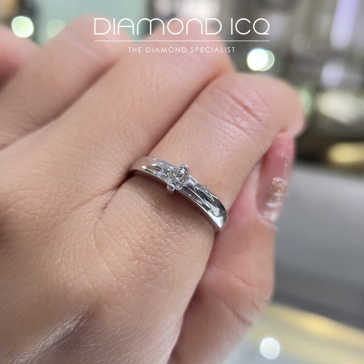 0.12ct Round Diamond Ring in 18K White Gold