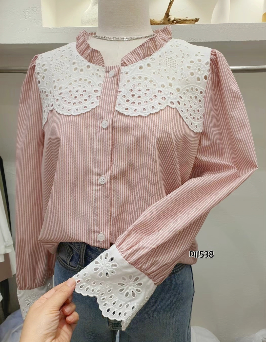 D11538 Ruffles邊領通花手袖條子恤衫