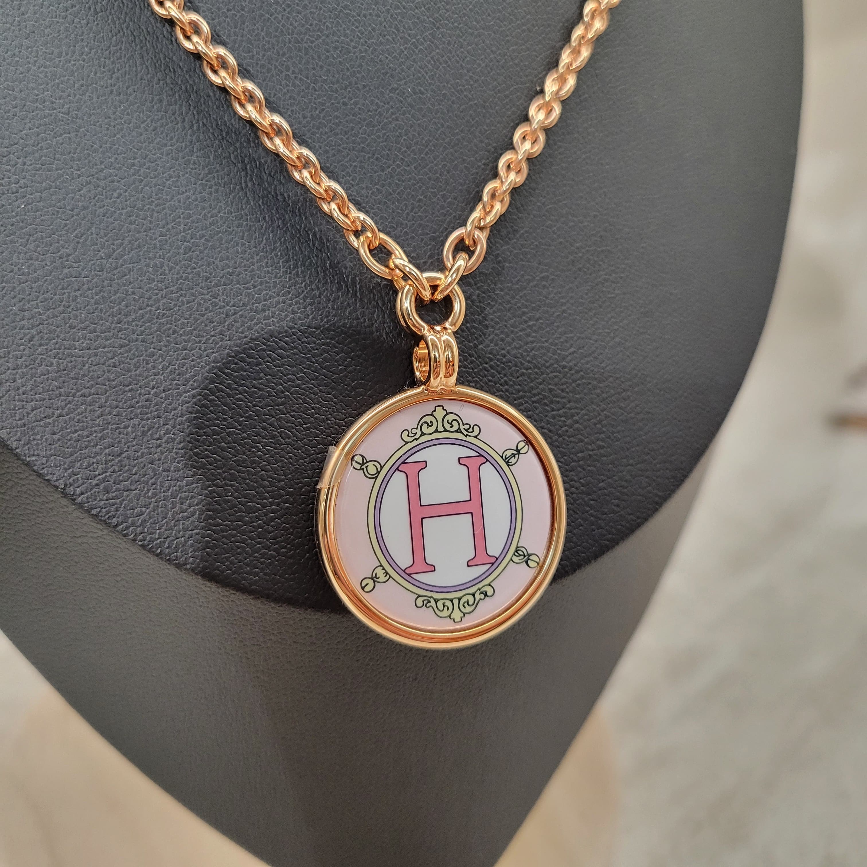 HERMES MEDAILLE BLASON PENDANT JASMIN FO SMALL MODEL HERMES MEDAILLE BLASON PENDANT JASMIN FO SMALL MODEL
