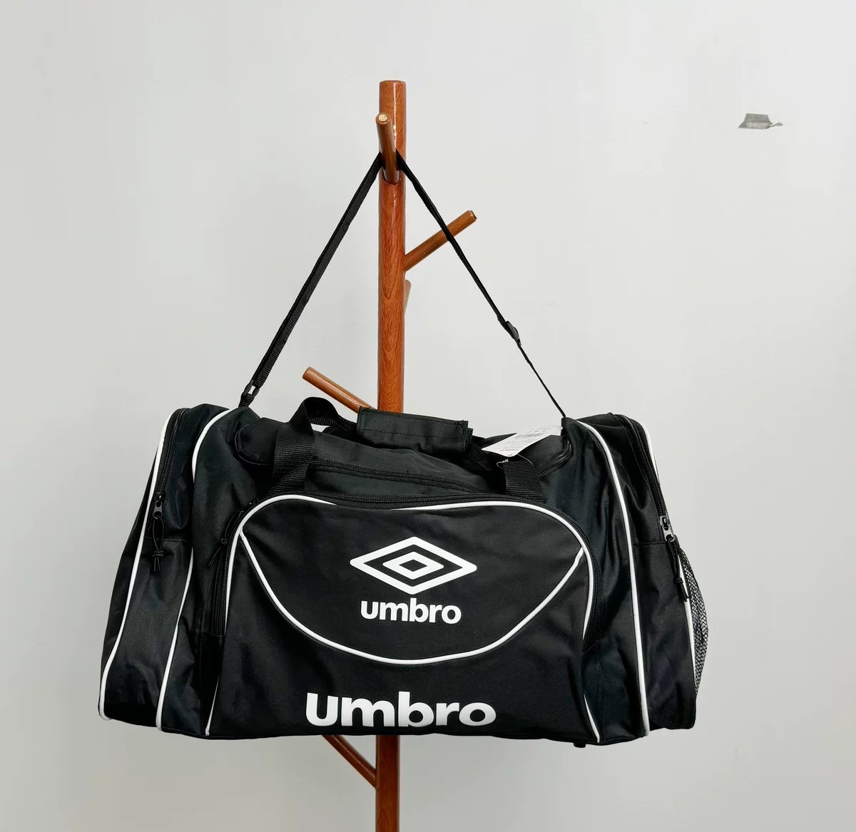 Umbro Duffle Holdall Bag (45L) Black