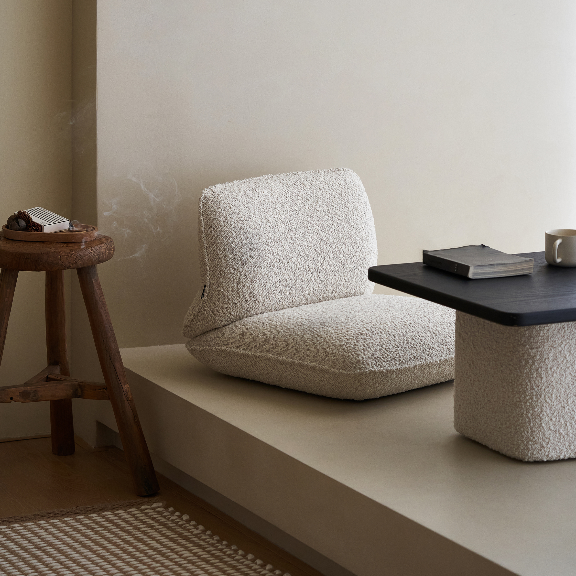 云浮飄窗椅Floating Clouds Bay Window Chair