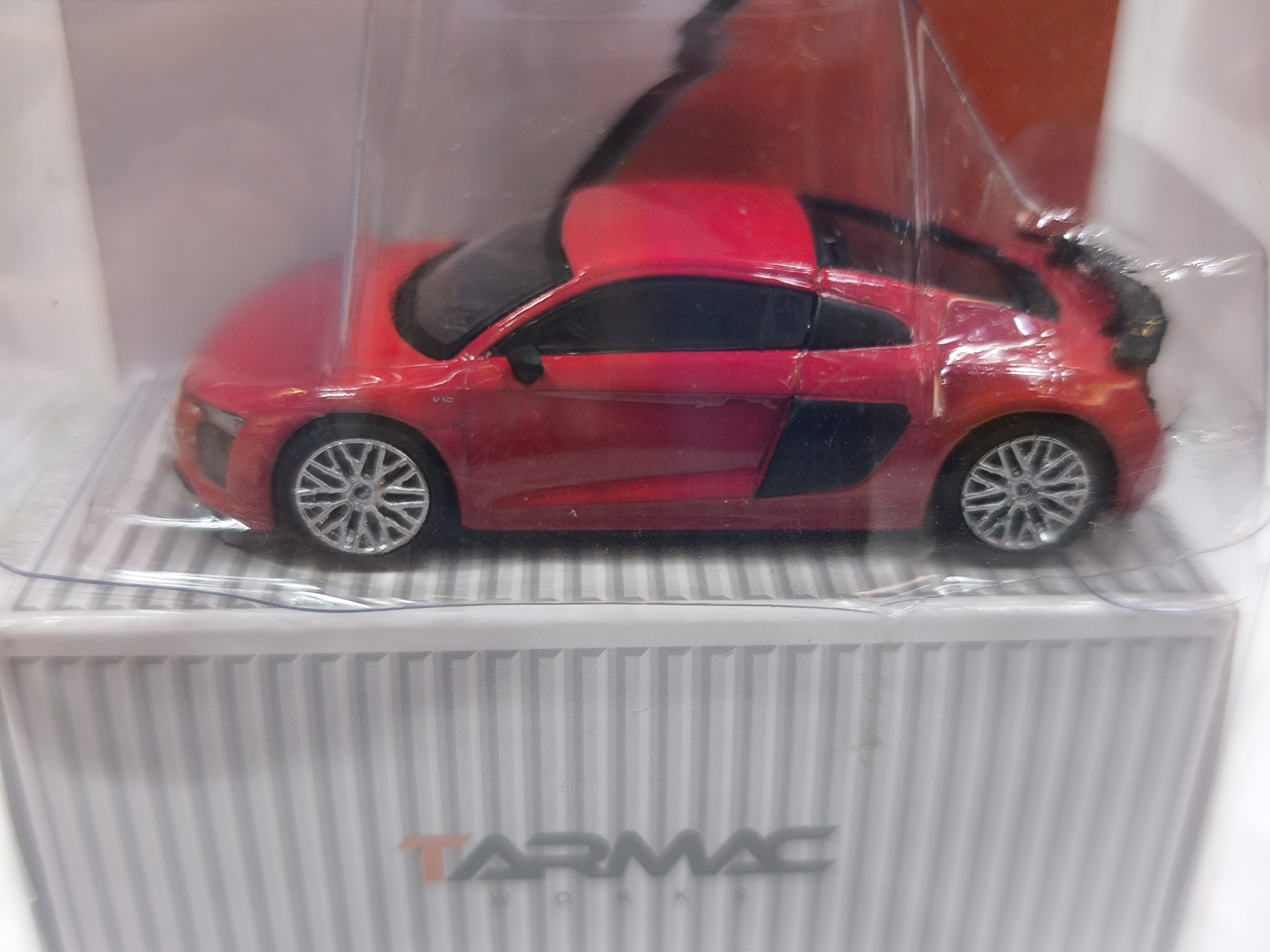 Tarmac Works 1:64 Gobal 64 Audi R8 V10 Plus Dynamite R