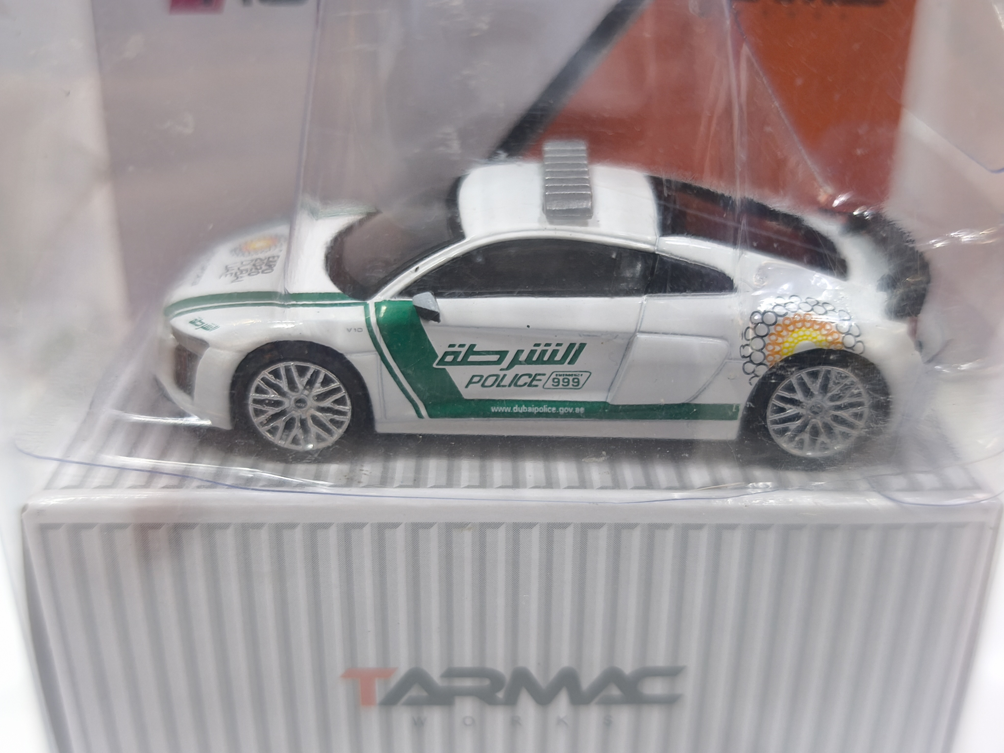 Tarmac Works 1:64 Gobal 64 Audi R8 V10 Plus Dubai Poli