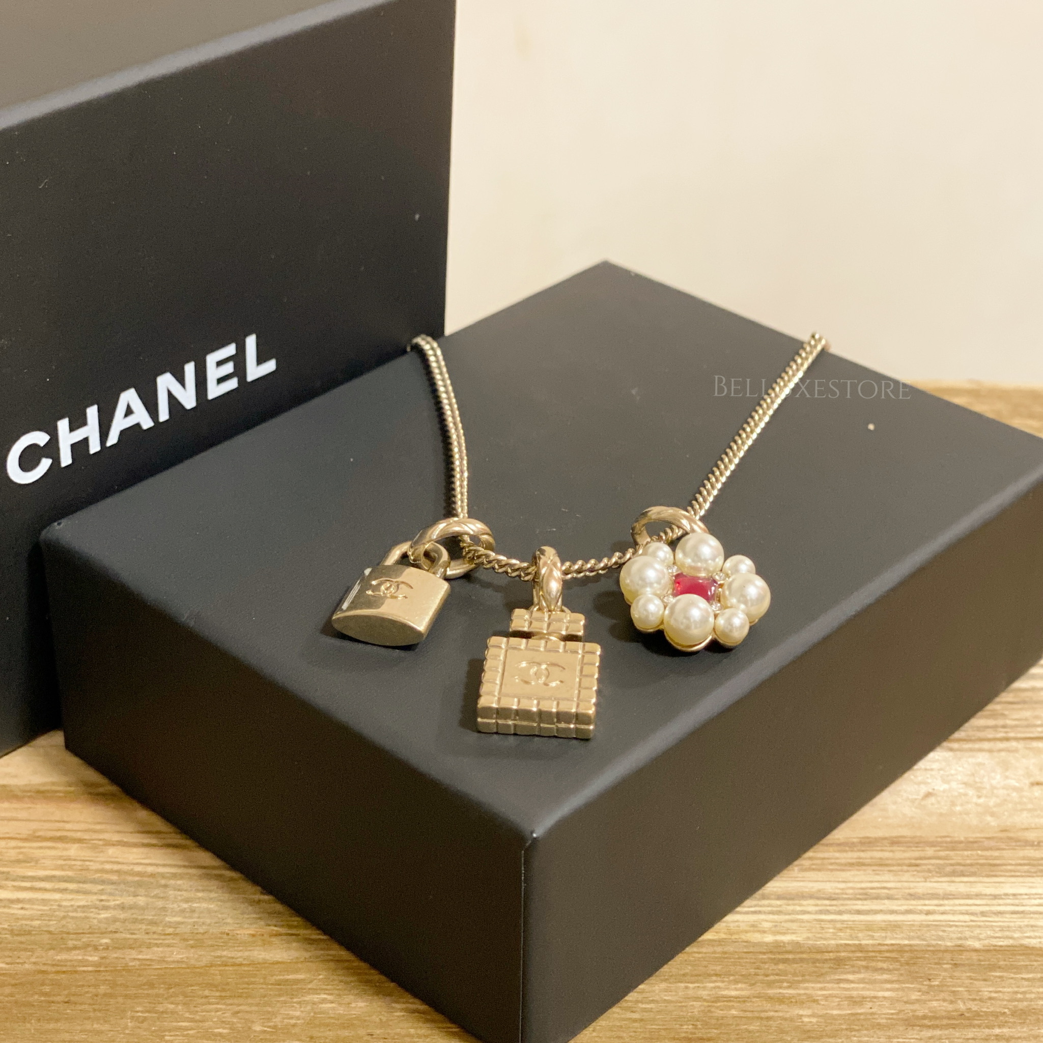 [Pre-owned] Chanel necklace perfume, lock, flower ch...