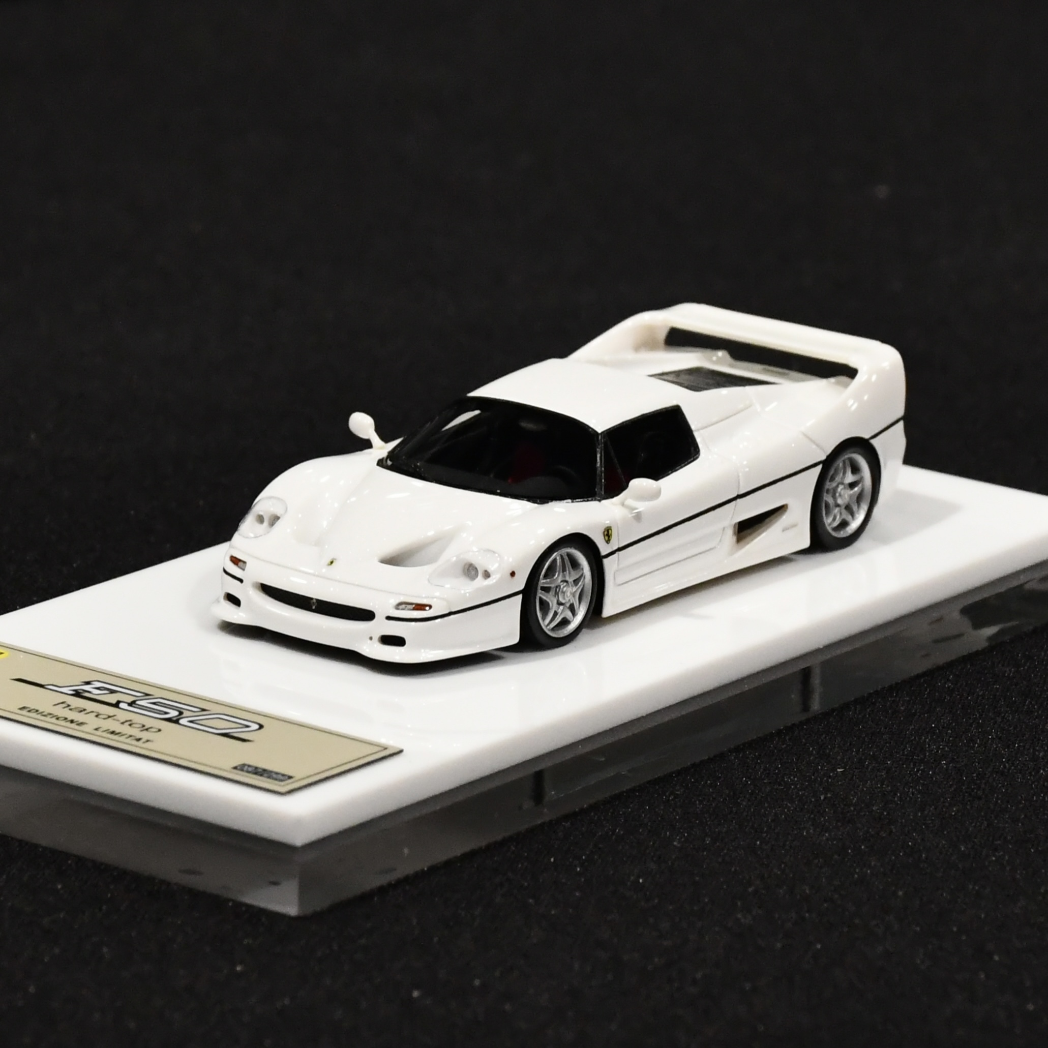 1/64 Ferrari F50